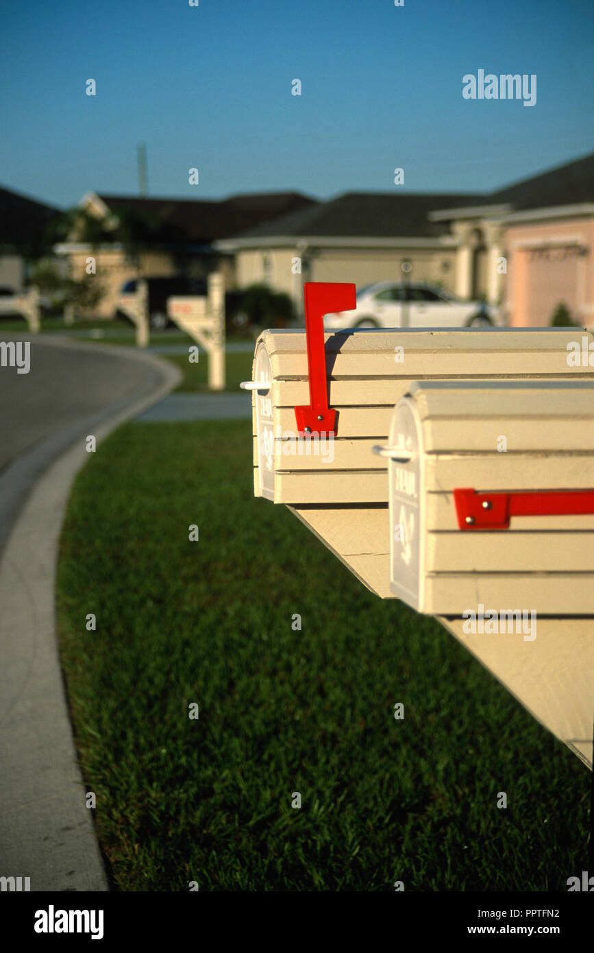 Neighborhood suburban hi-res stock photography and images - Alamy