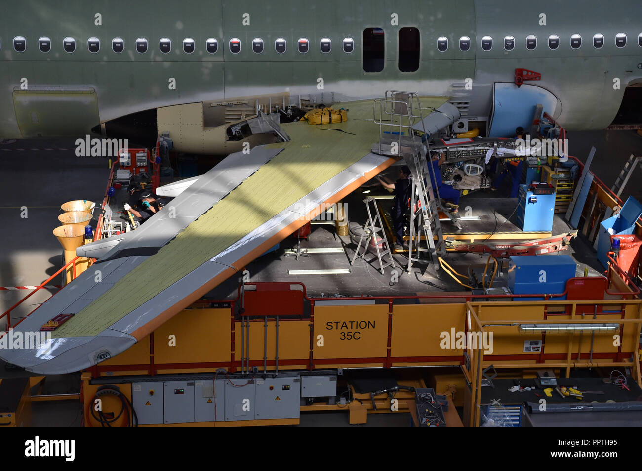 Airbus a320 assembly line hi-res stock photography and images - Alamy