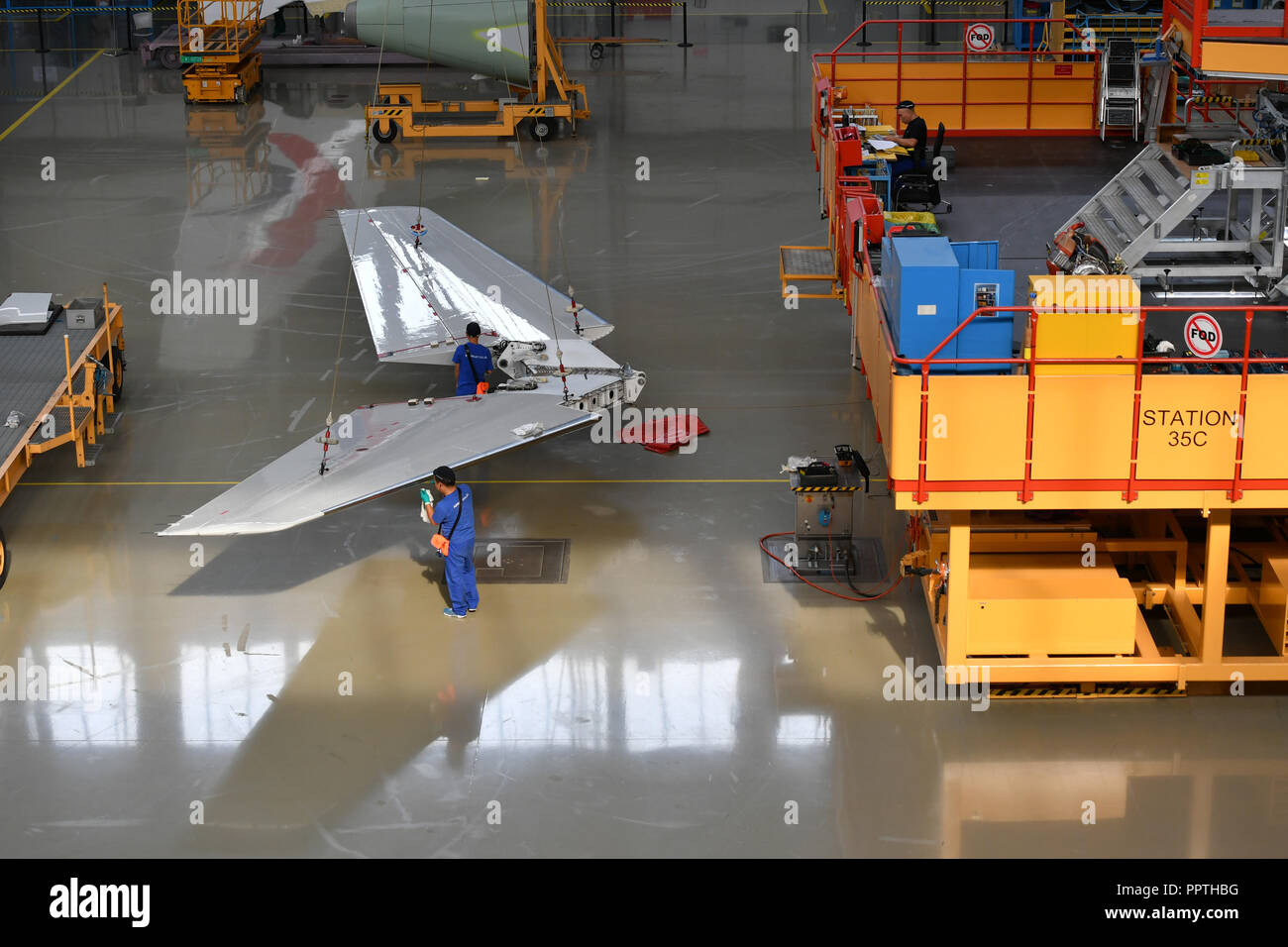 Airbus a320 assembly line hi-res stock photography and images - Alamy
