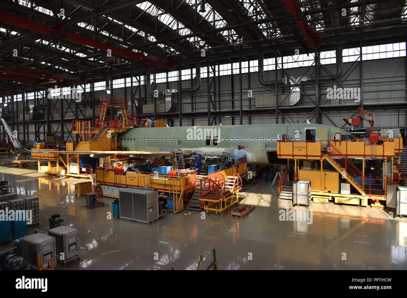 Airbus a320 assembly line hi-res stock photography and images - Alamy
