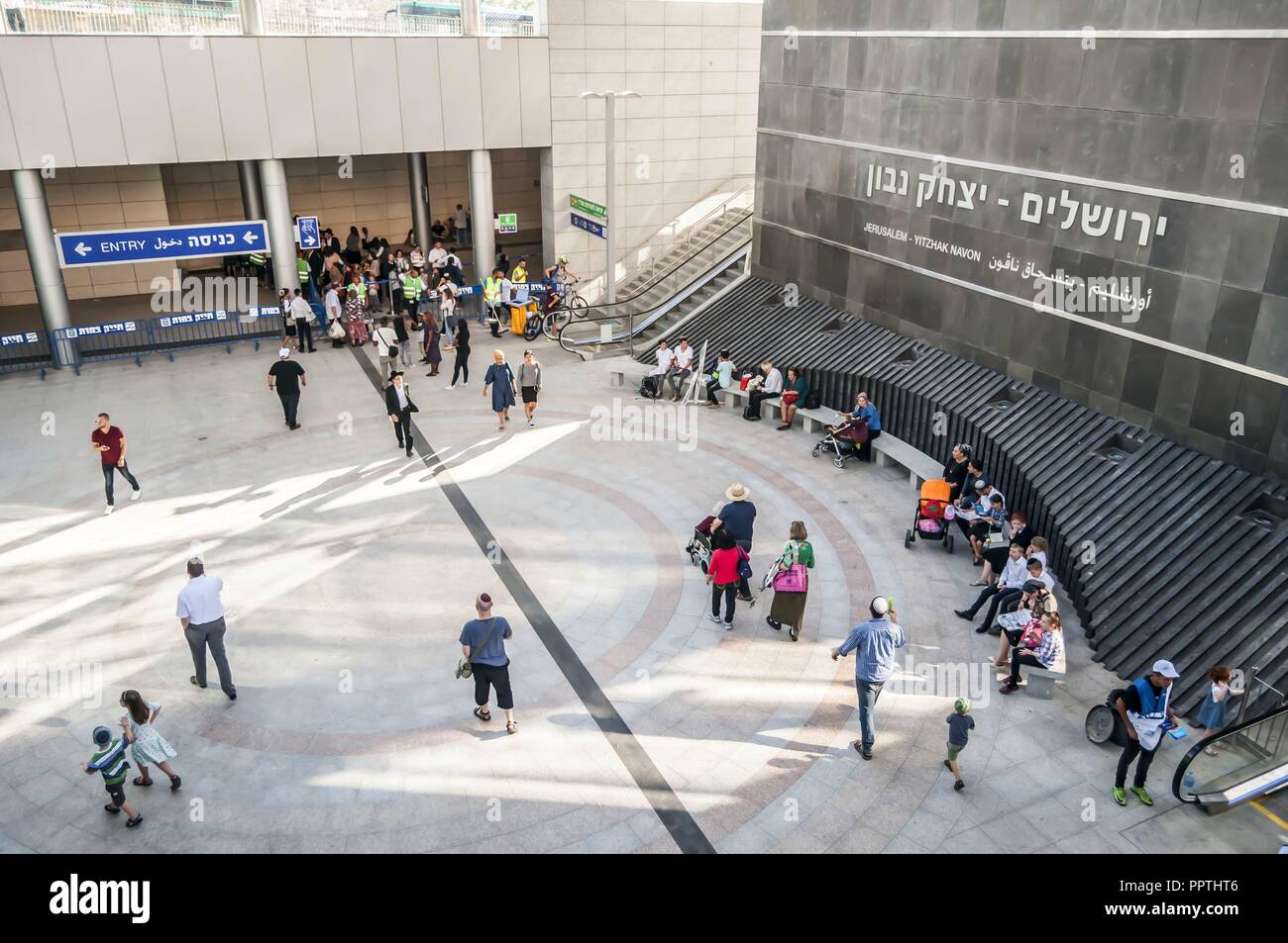 Navon station hi-res stock photography and images - Alamy