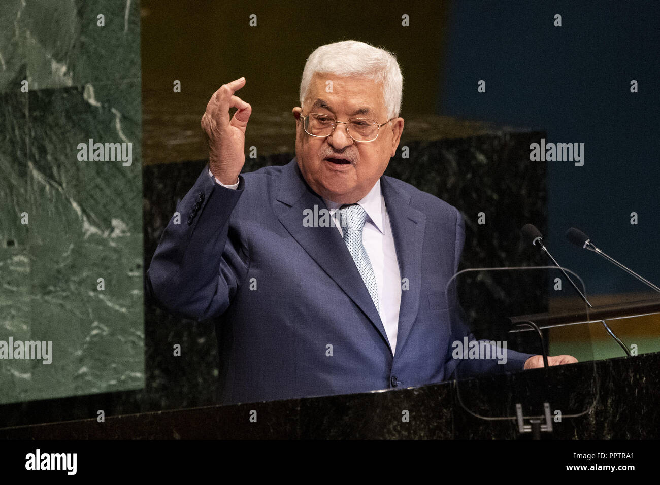 Palestinian president mahmoud abbas speaking hi-res stock photography ...