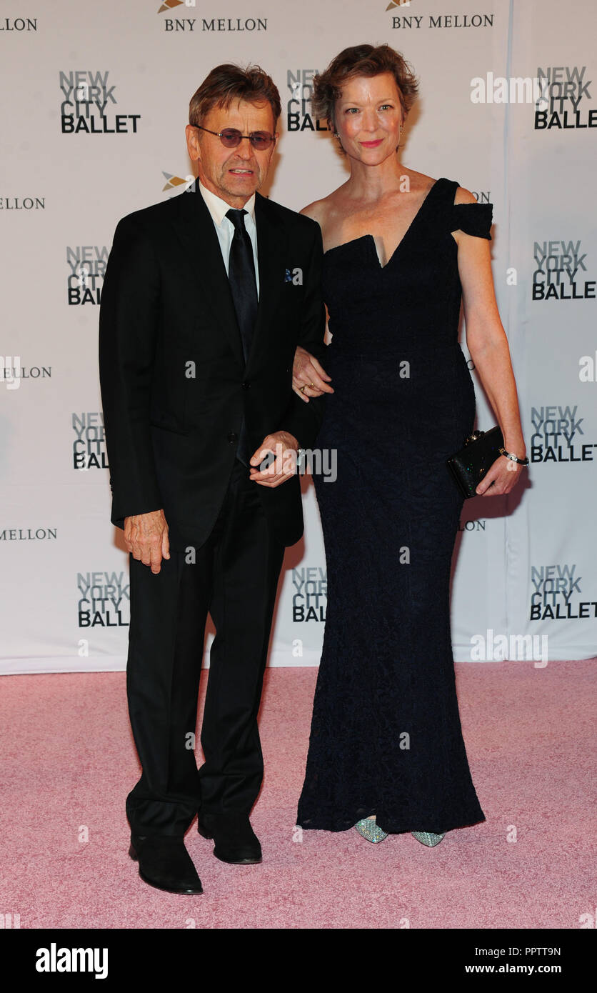 Mikhail baryshnikov lisa rinehart hi-res stock photography and images ...