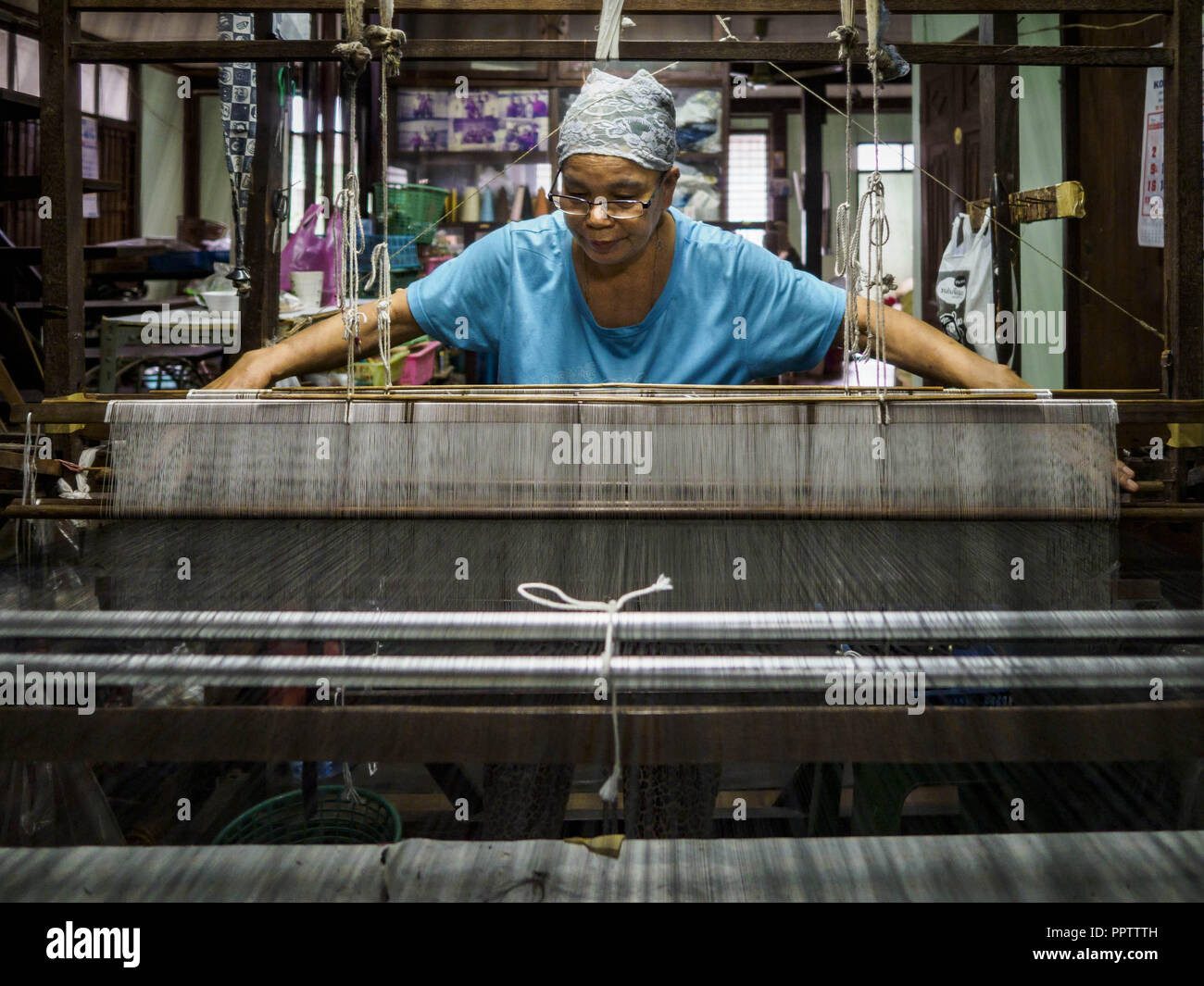Bangkok, Bangkok, Thailand. 27th Sep, 2018. A worker using a foot ...