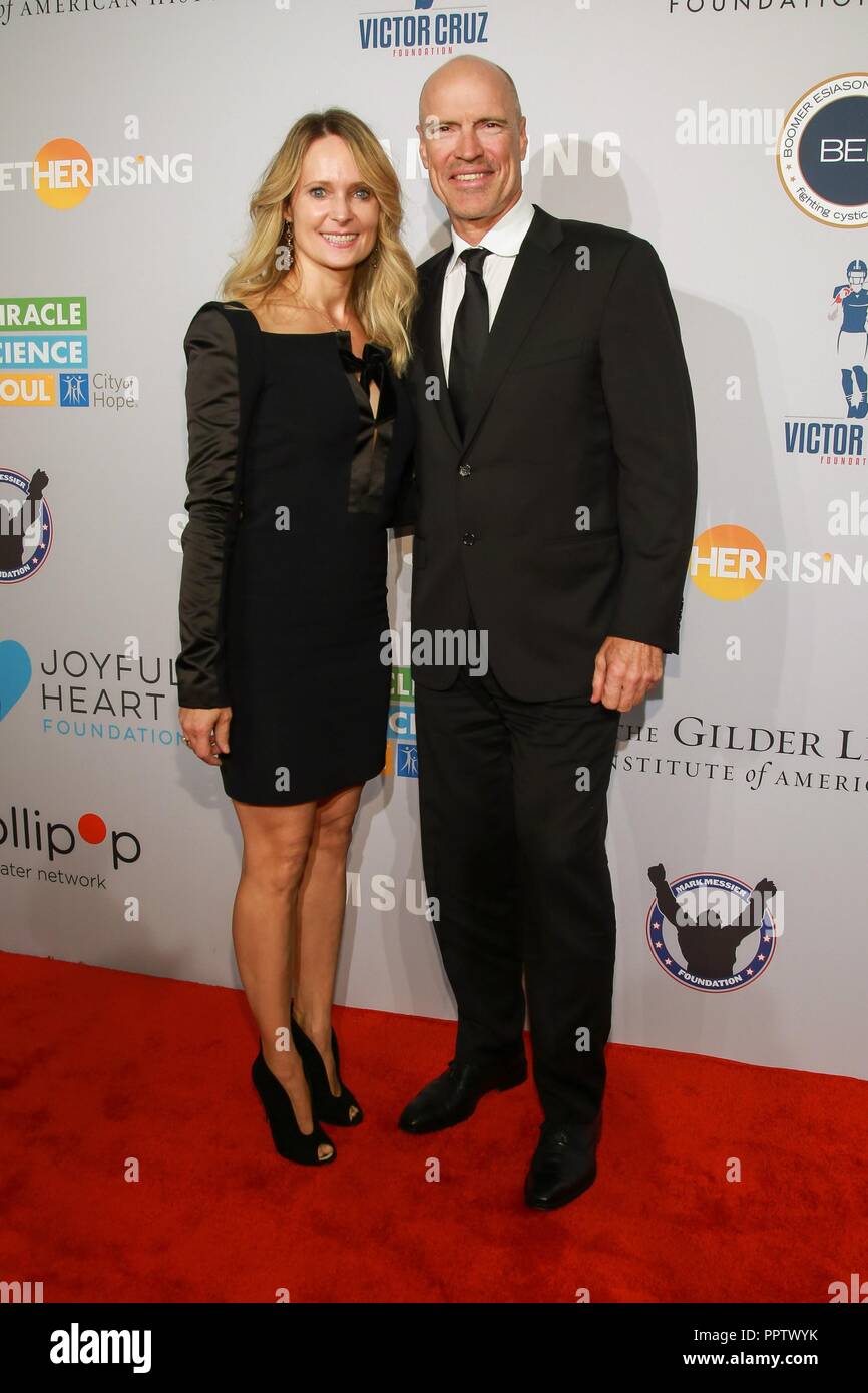 Mark messier hi-res stock photography and images - Alamy