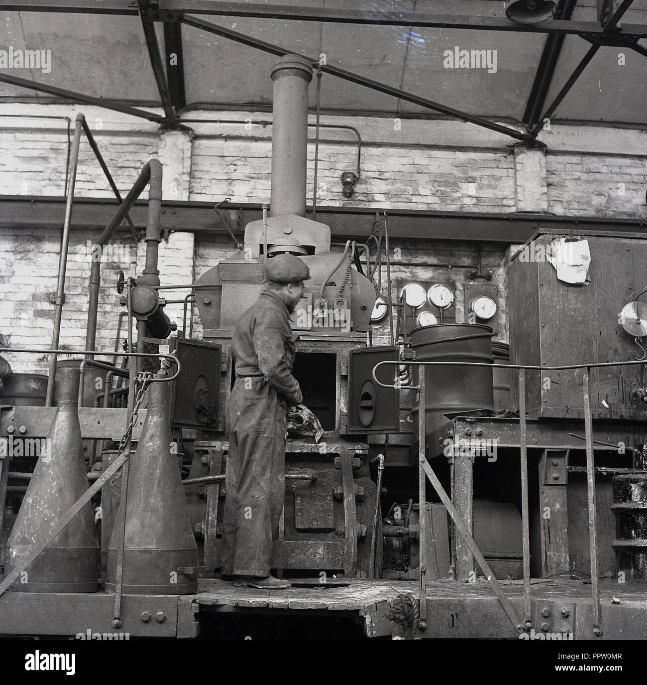 1950s factory worker hi-res stock photography and images - Alamy