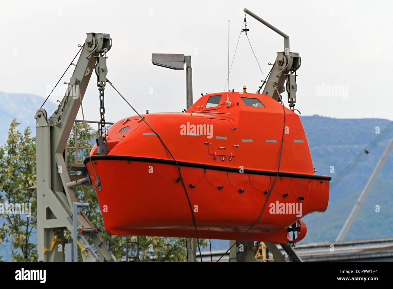 Enclosed lifeboat ship hi-res stock photography and images - Alamy