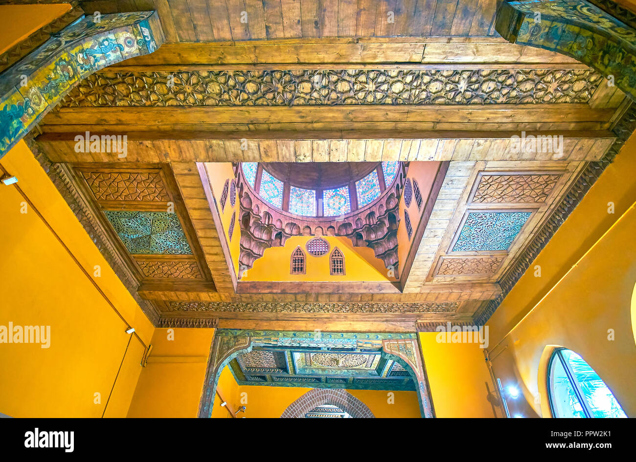 Arabic wooden window cairo egypt hi-res stock photography and images ...