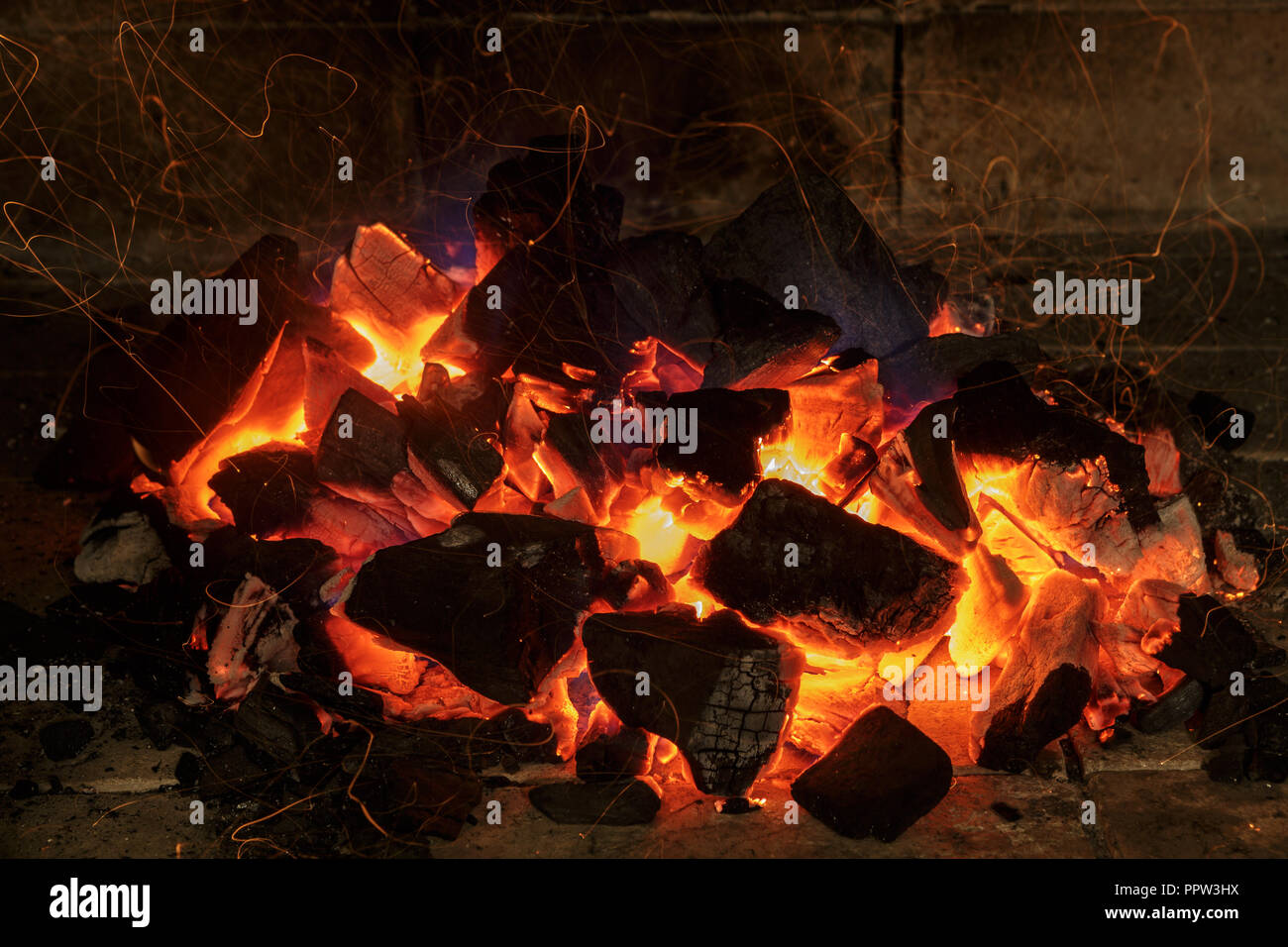 Live coals hi-res stock photography and images - Alamy