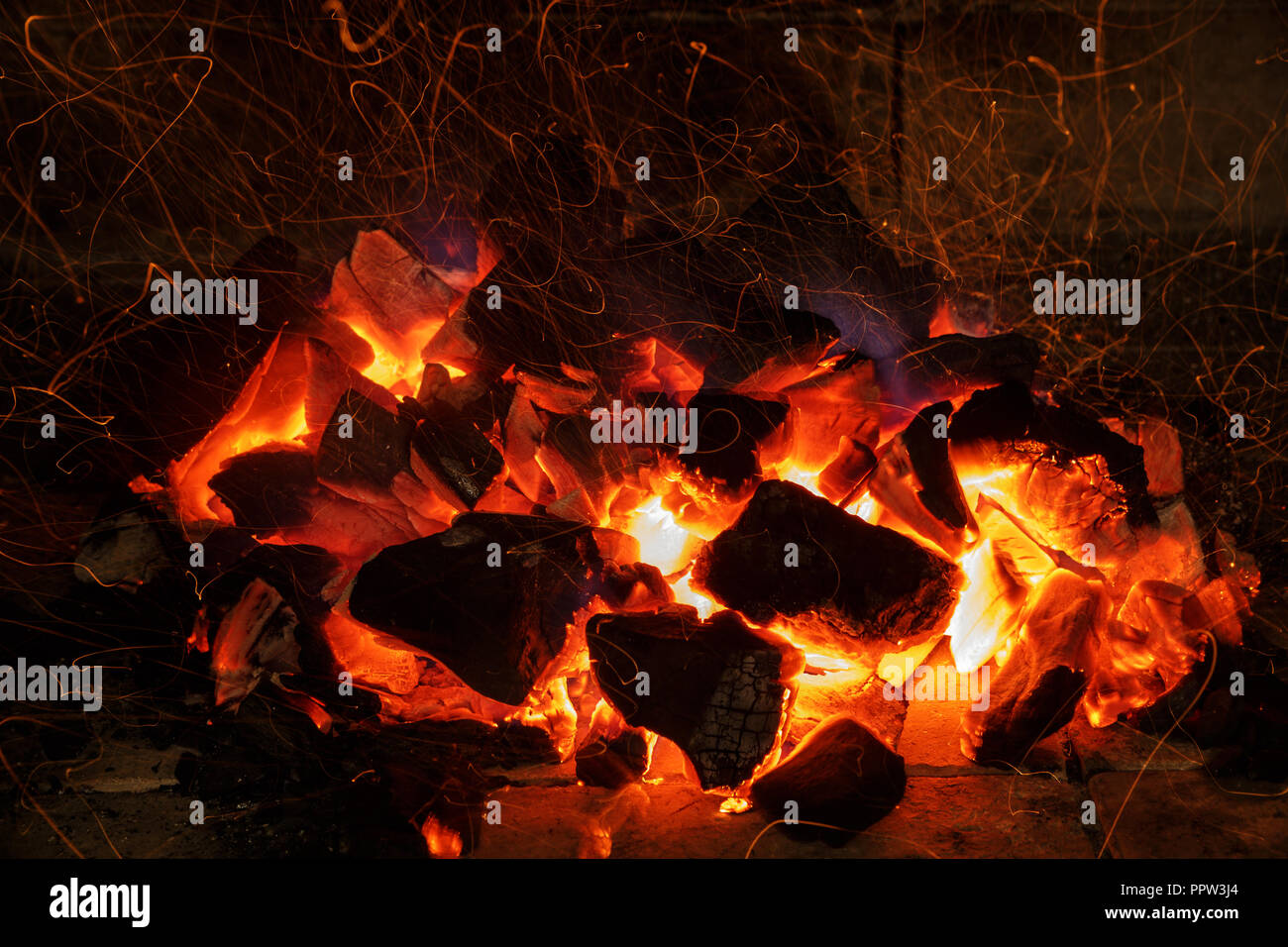 Live coals hi-res stock photography and images - Alamy