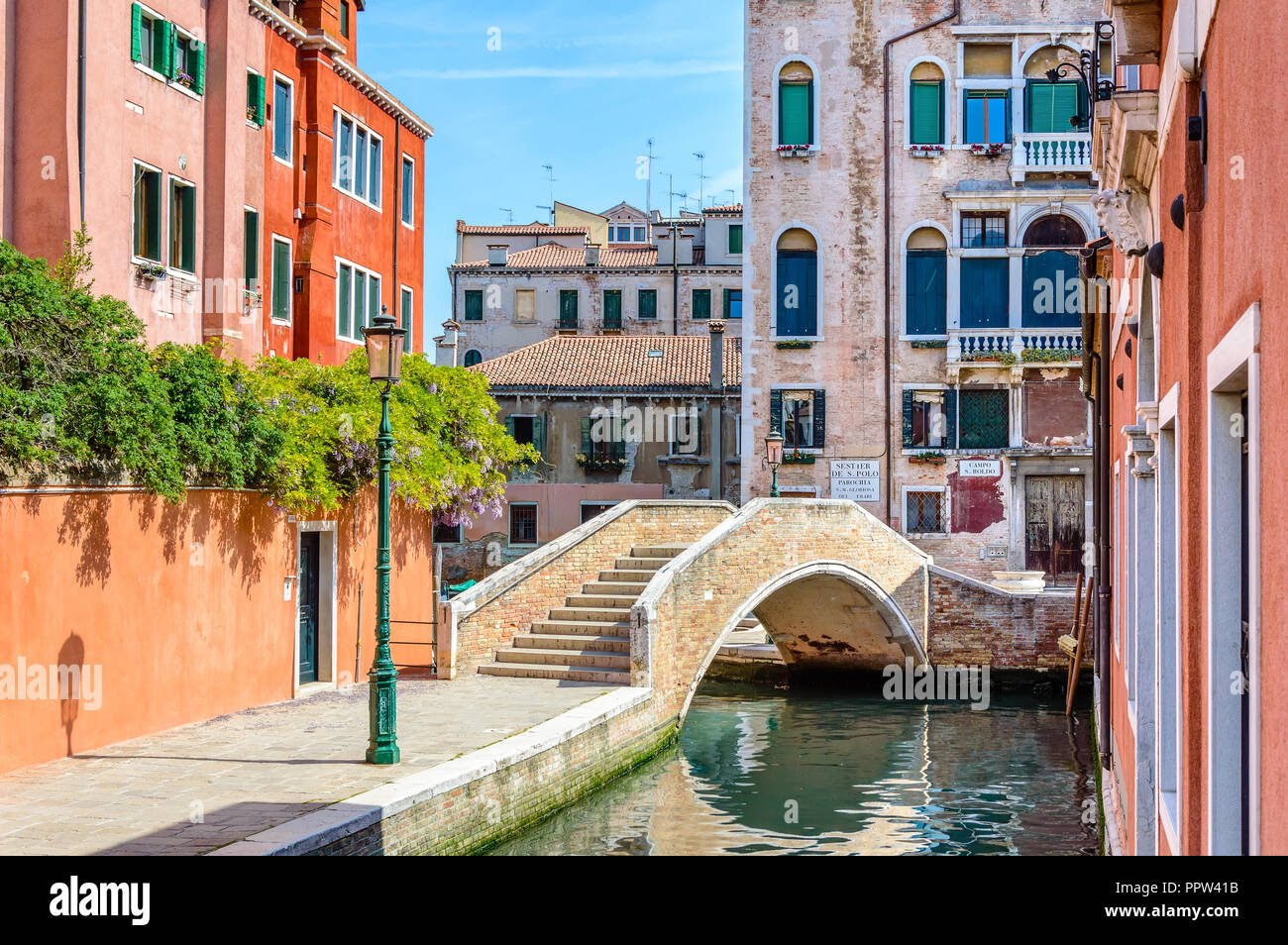 Bridge over canal venetian architecture hi-res stock photography and ...
