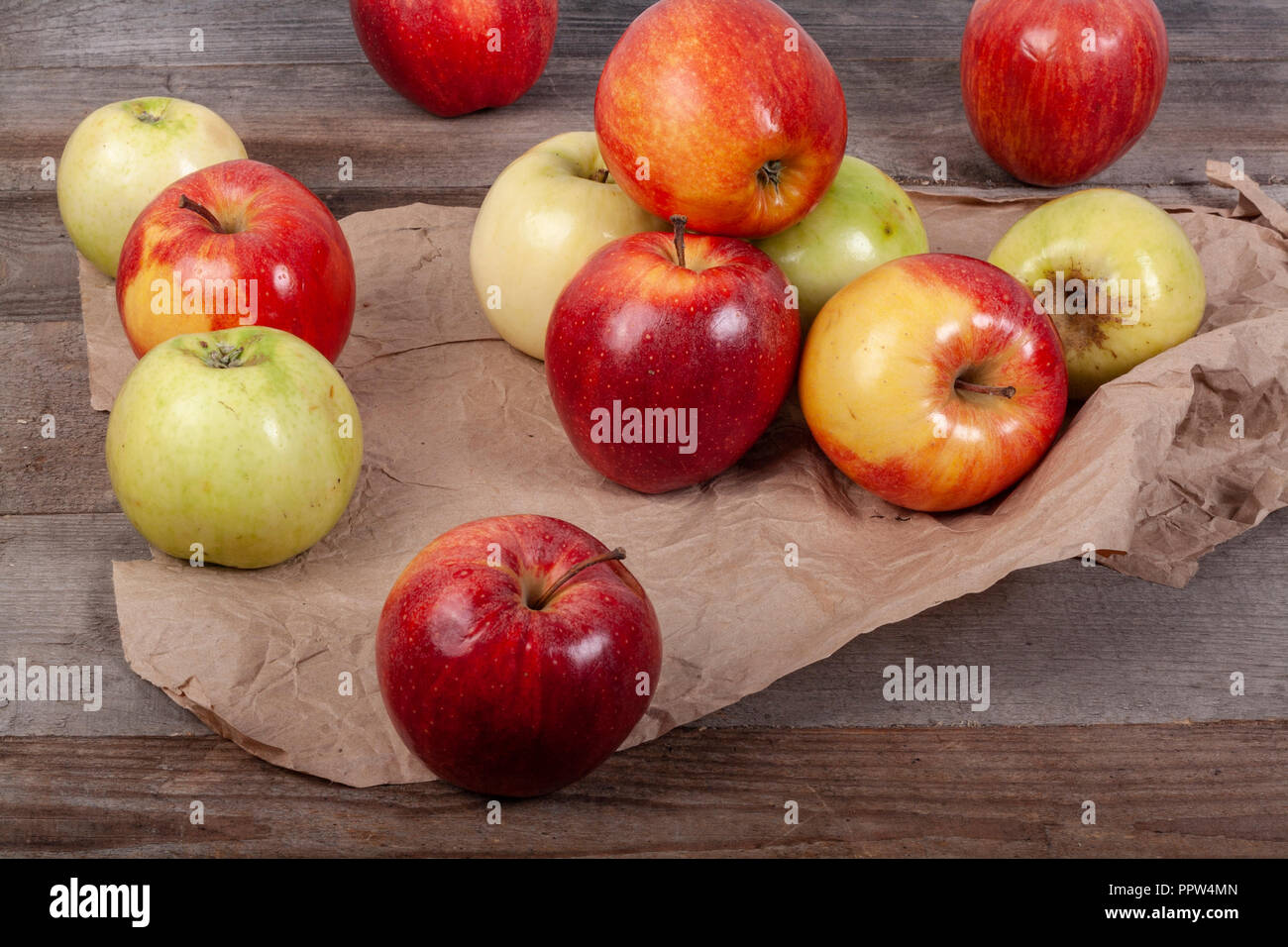 A lot of apples hi-res stock photography and images - Alamy