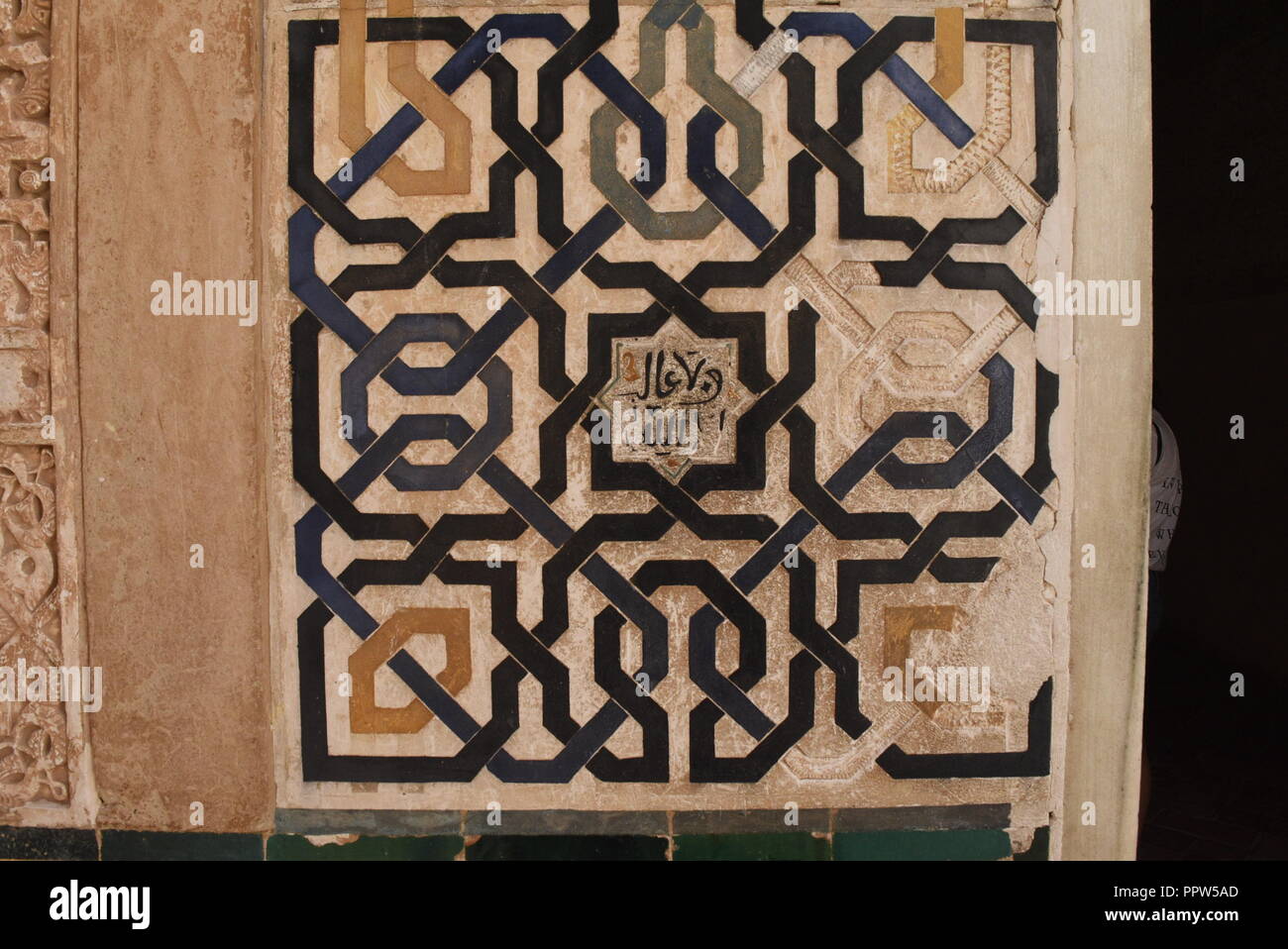 Arabesque scrollwork hi-res stock photography and images - Alamy