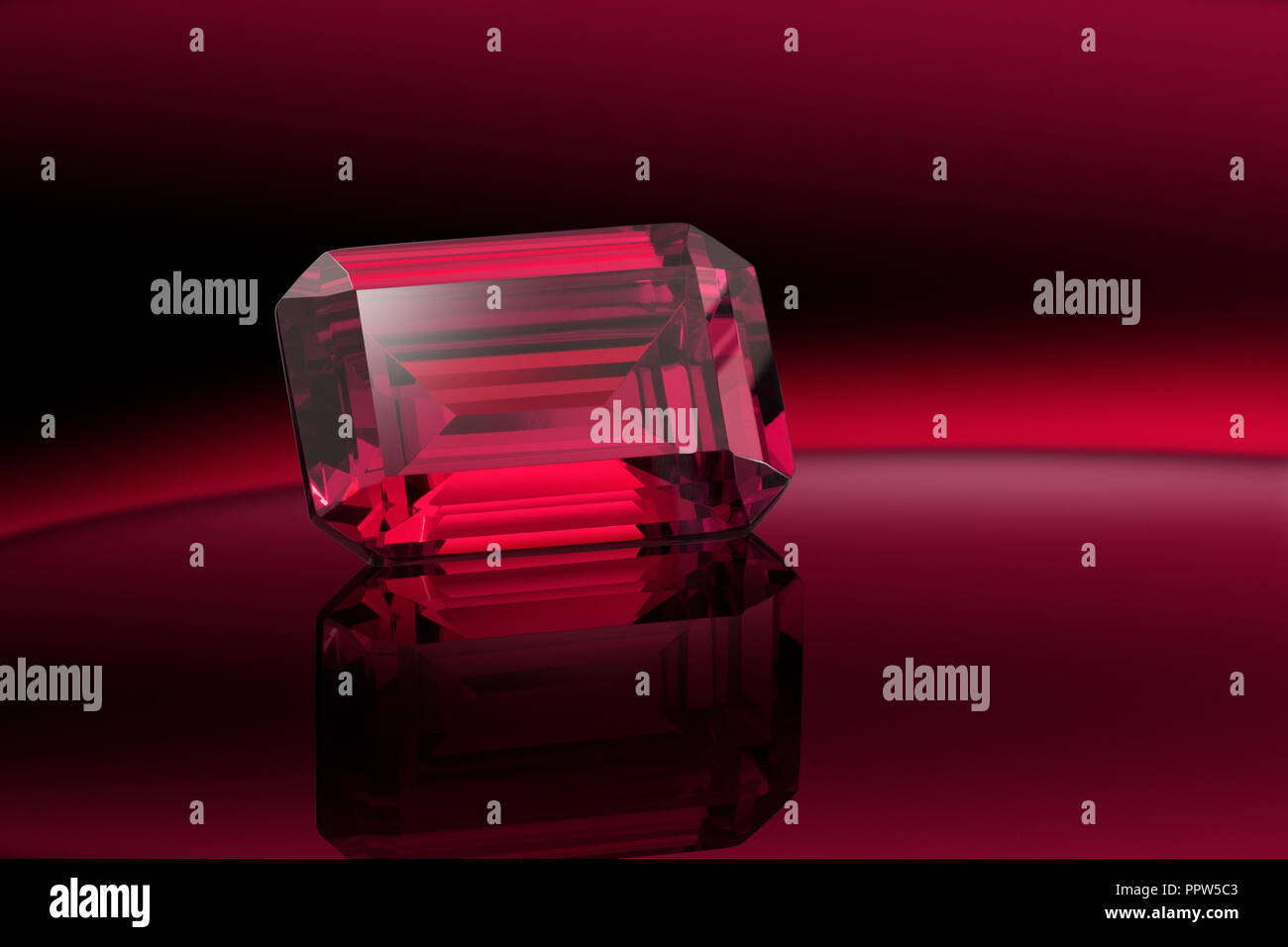 Emerald gem hi-res stock photography and images - Alamy