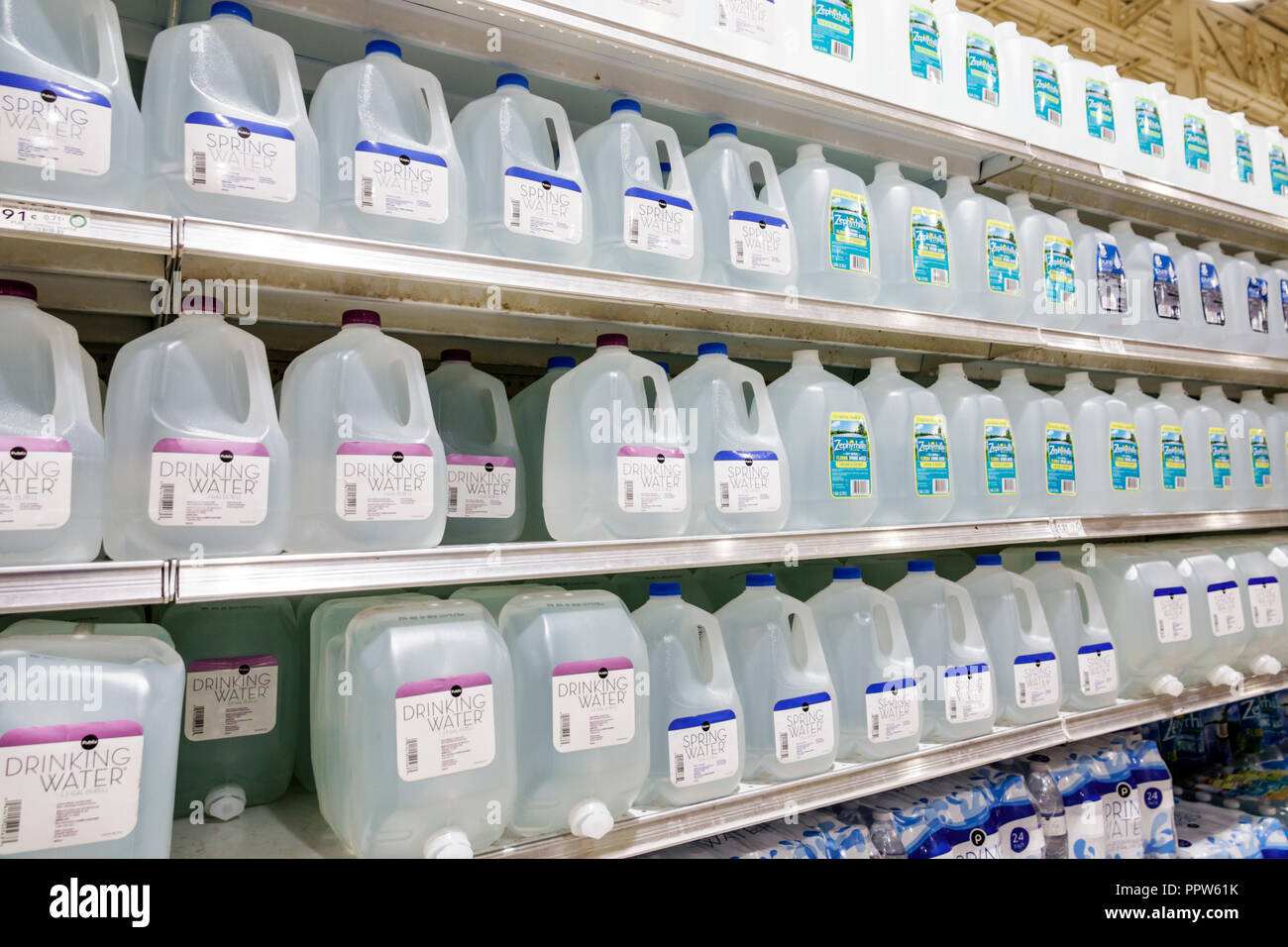 Bottled Water Display Stock Photos & Bottled Water Display Stock Images ...