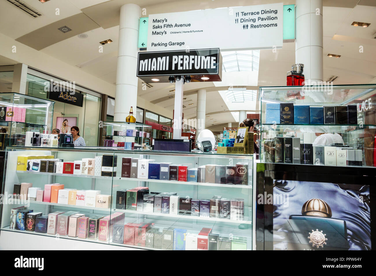 Perfume shop interior hi-res stock photography and images - Alamy