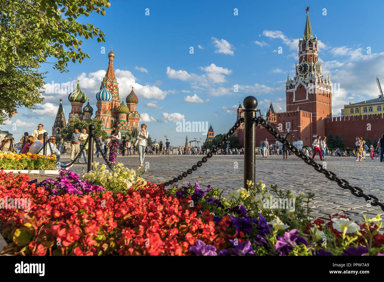 Moscow, Russia - People walking along the Red Square Stock Photo - Alamy