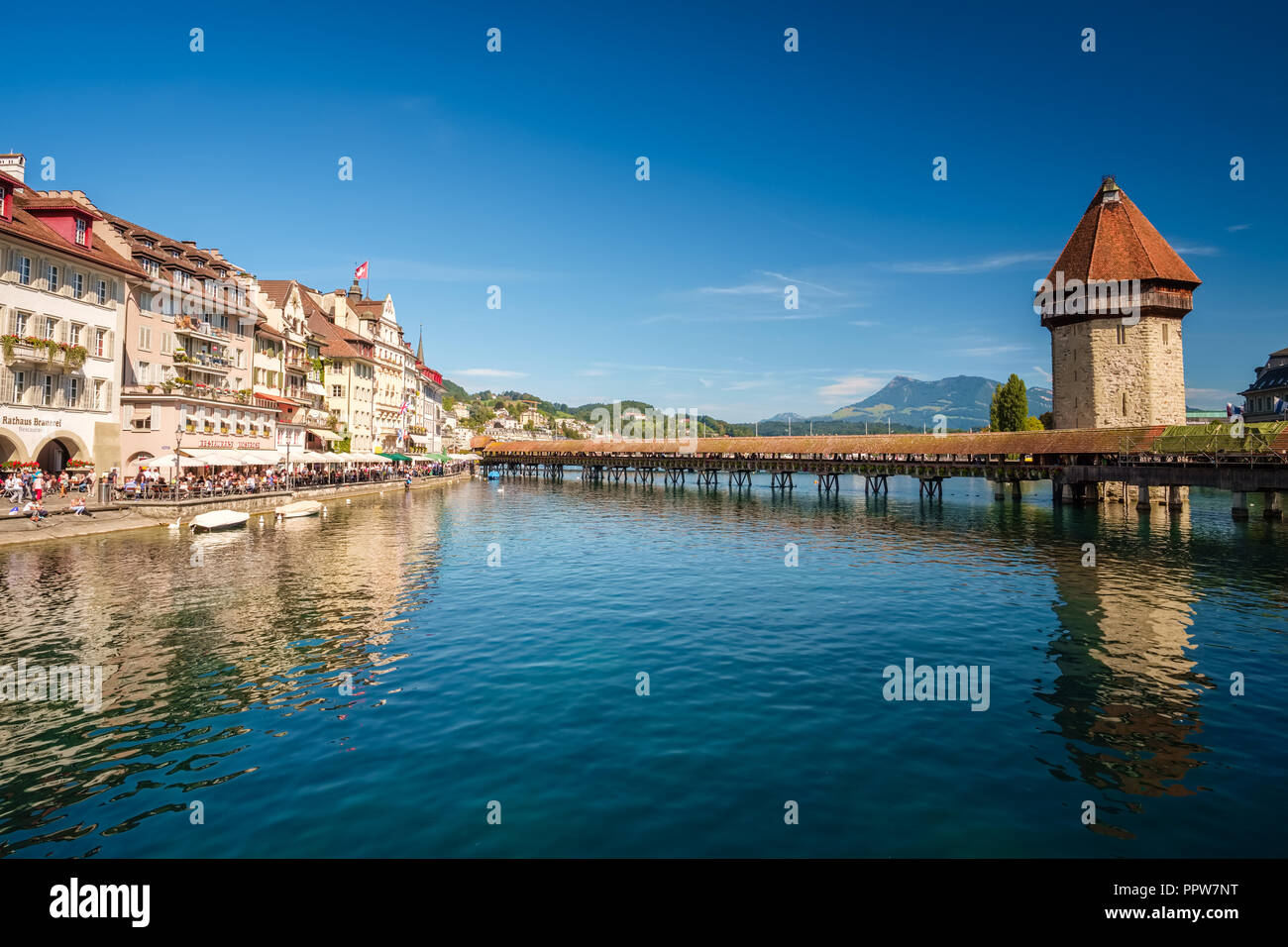 The famous Chapel Bridge (Kapellbrucke) and Water Tower (Wasser Turm ...