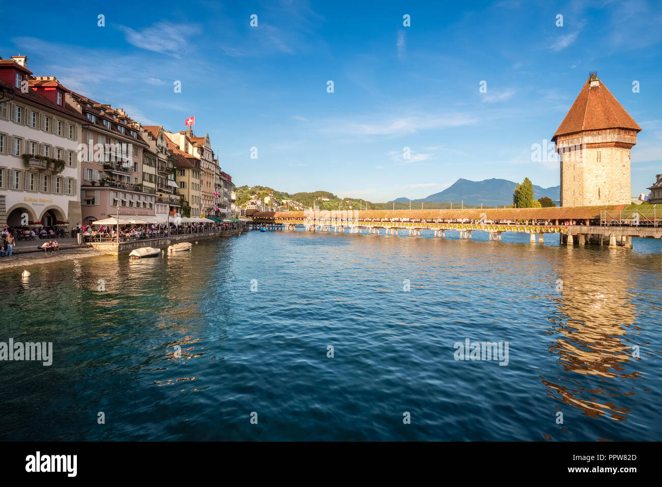 The famous Chapel Bridge (Kapellbrucke) and Water Tower (Wasser Turm ...