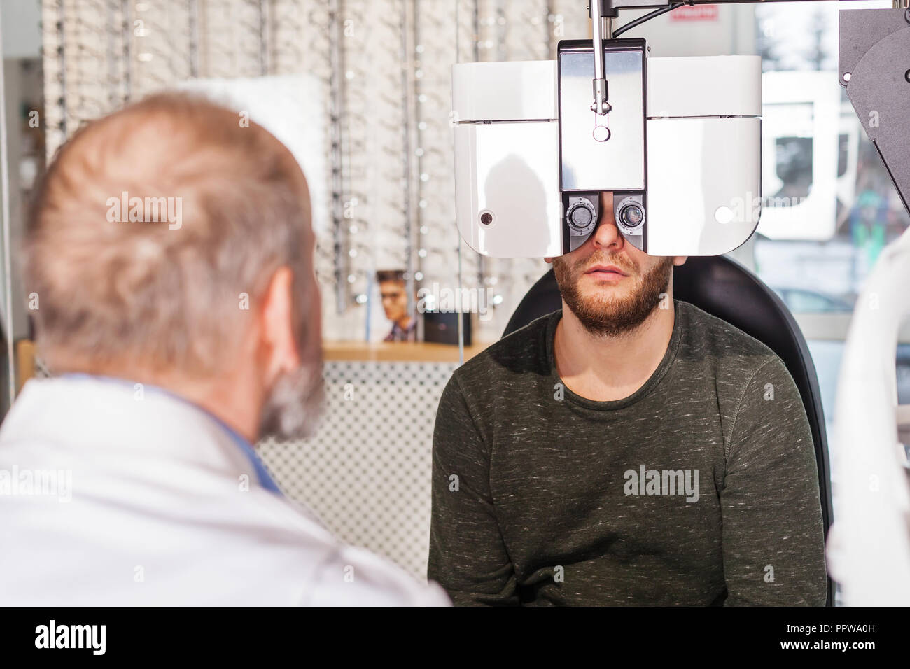 Eye test chart machine hi-res stock photography and images - Alamy