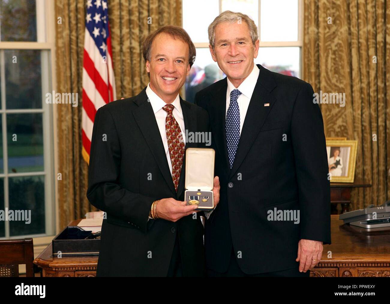 Office ceremony hi-res stock photography and images - Alamy