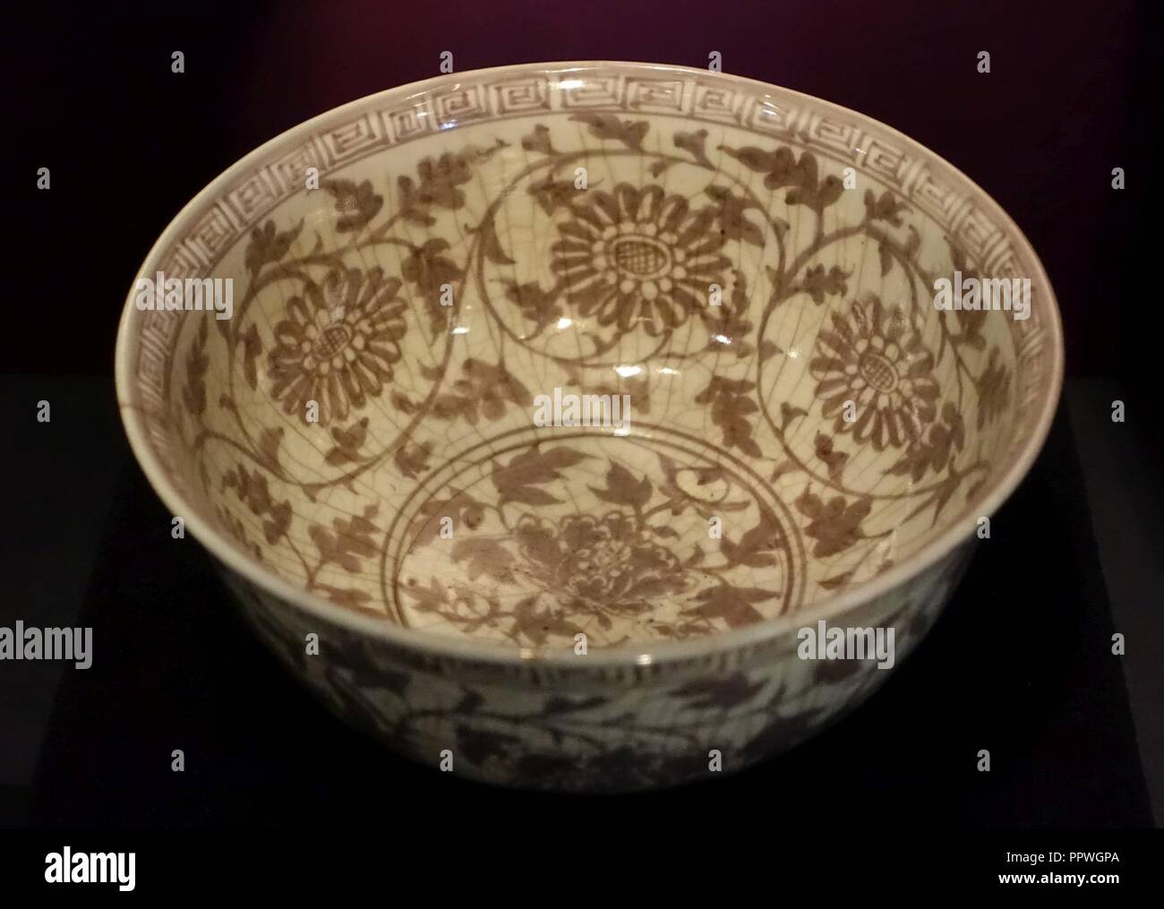 Ming dynasty bowl hi-res stock photography and images - Alamy