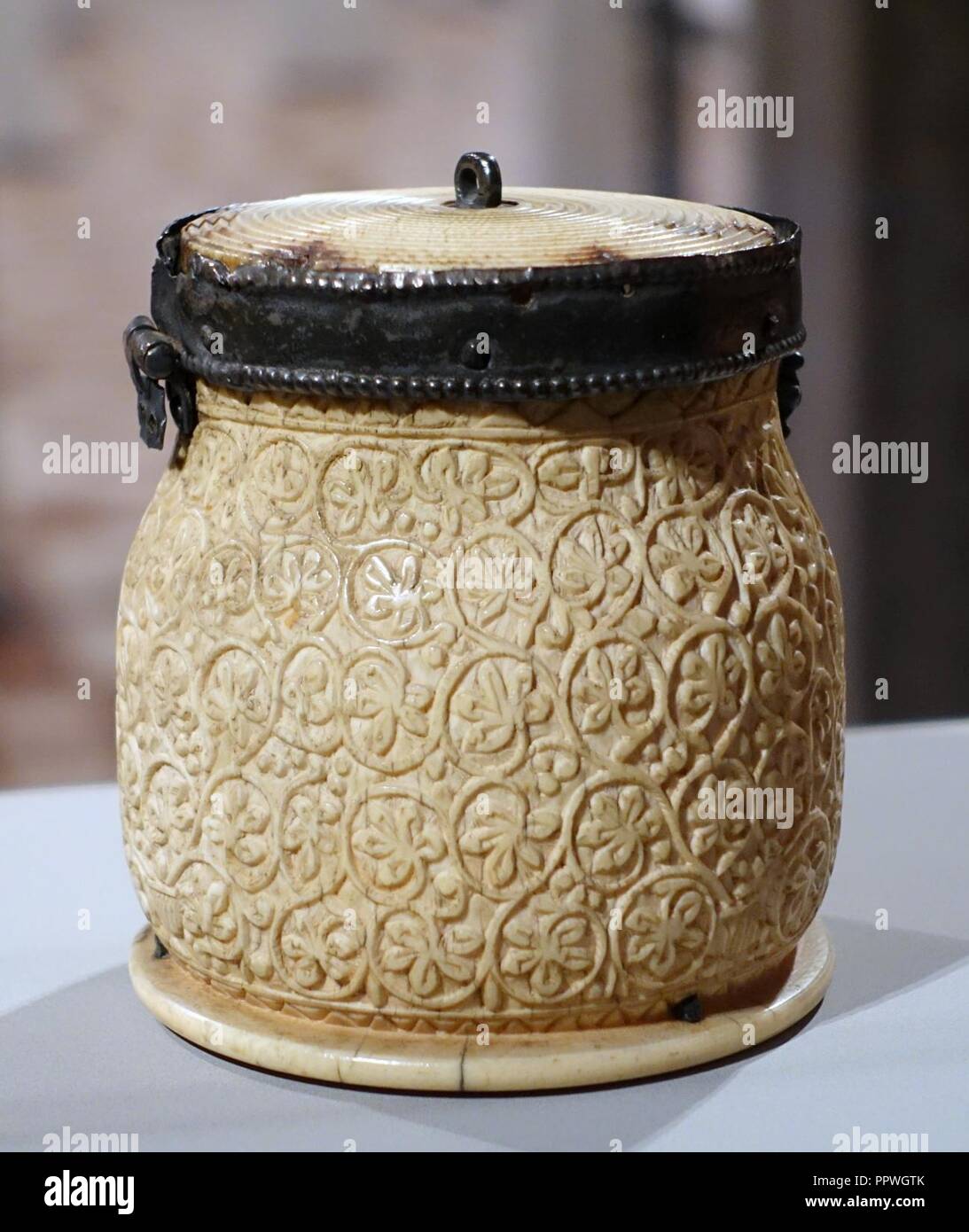 Vine Scrolls High Resolution Stock Photography and Images - Alamy