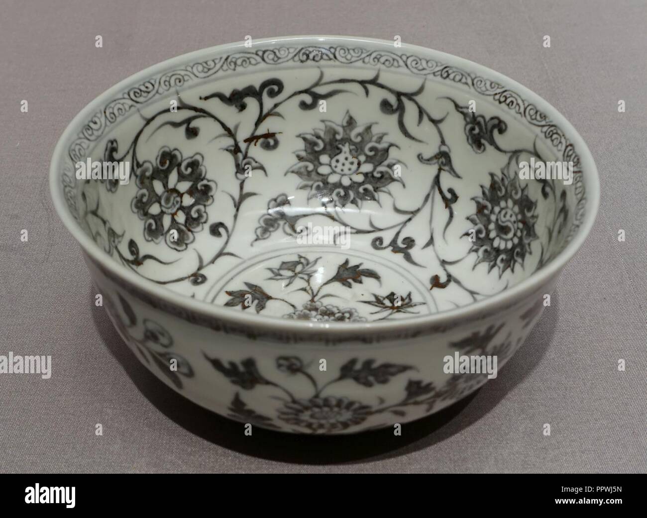 Bowl with arabesque design, Jingdezhen ware, China, Ming dynasty, 1300s ...