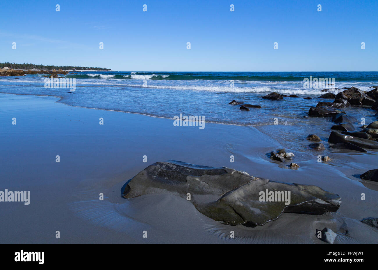 Cloudless blue sky hi-res stock photography and images - Alamy