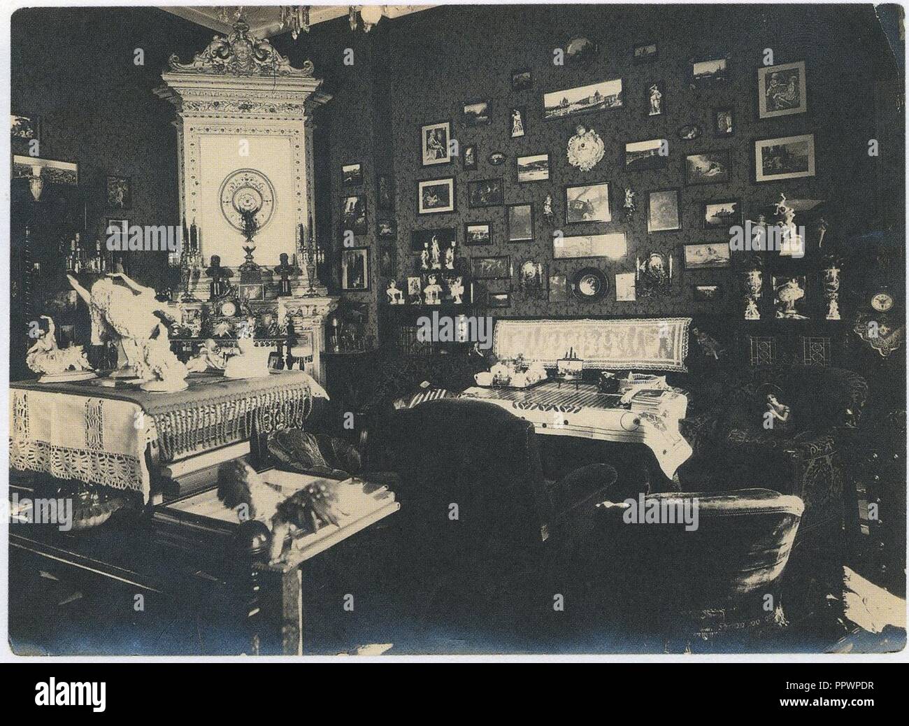 Bourgeois interior hi-res stock photography and images - Alamy