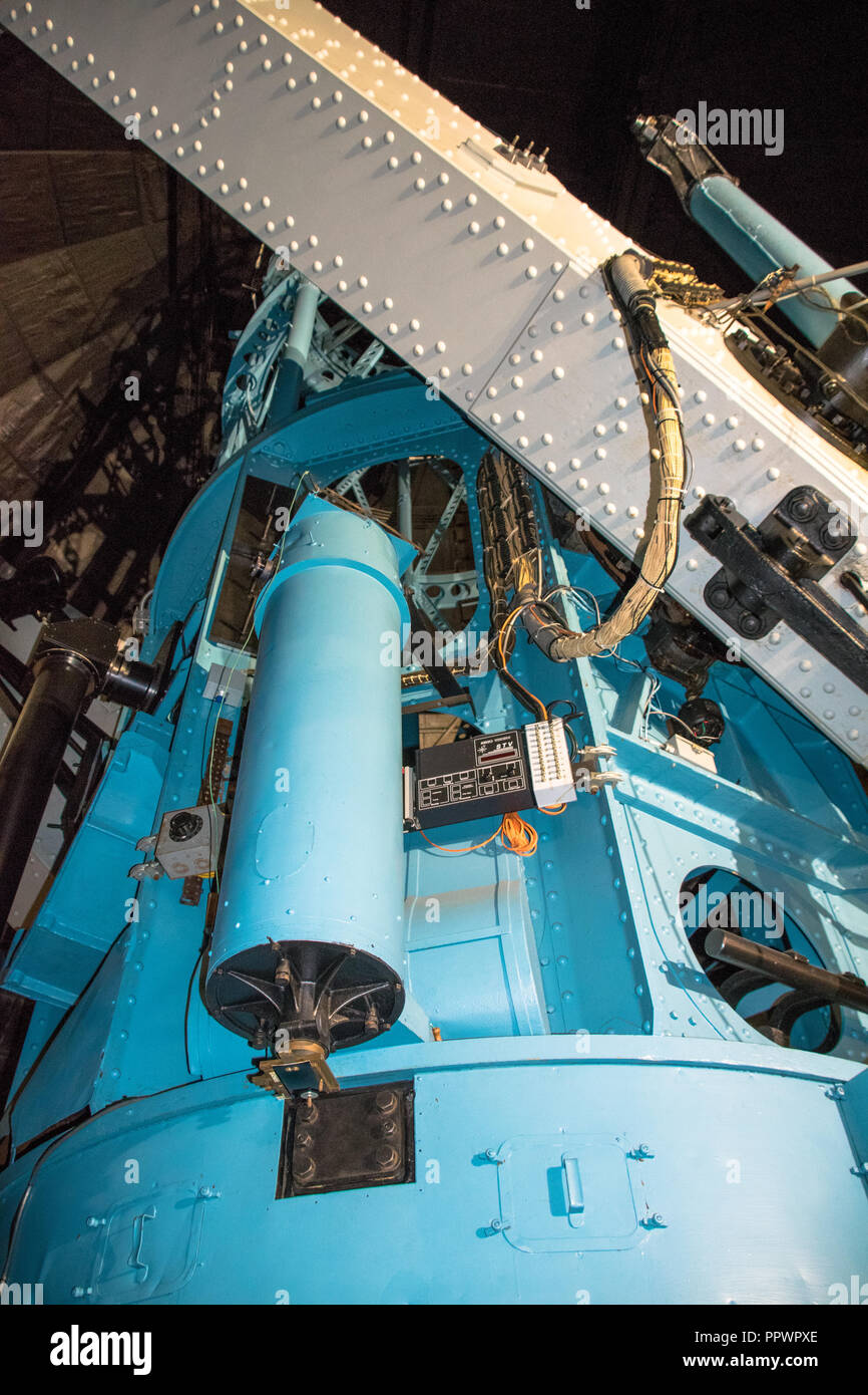 The 100 inch reflective telescope at the Mount Wilson Observatory in ...
