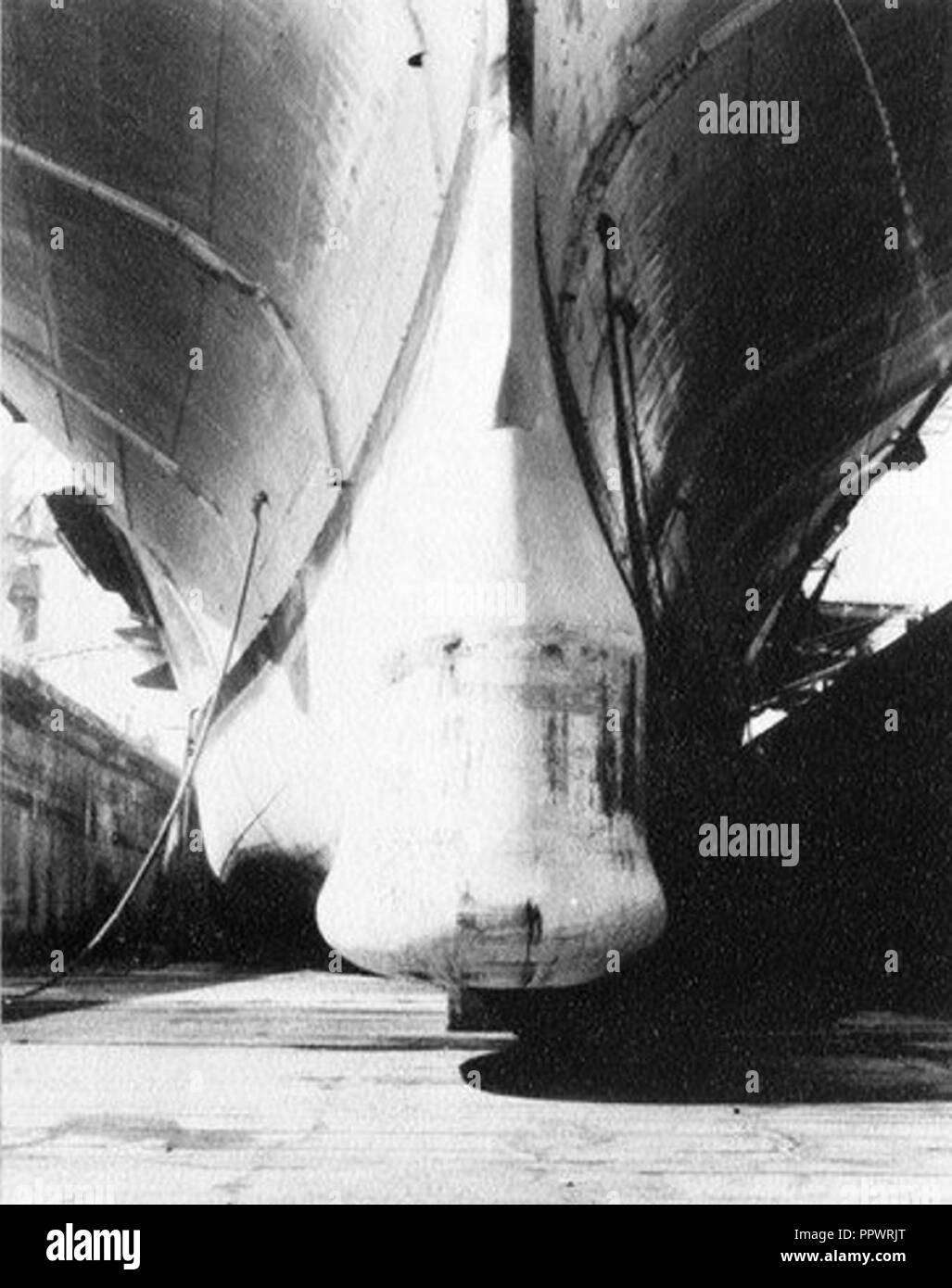Bow of USS Intrepid (CVS-11) with SQS-23 sonar in 1965 Stock Photo - Alamy