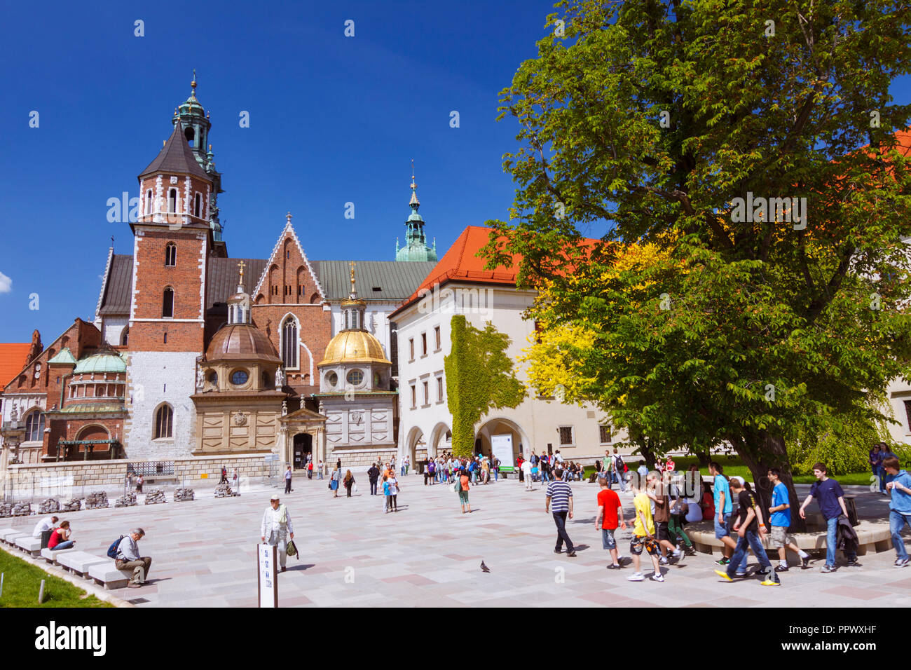 Krakow, Poland : Tourists walk around Wawel Cathedral on the Wawel Hill ...