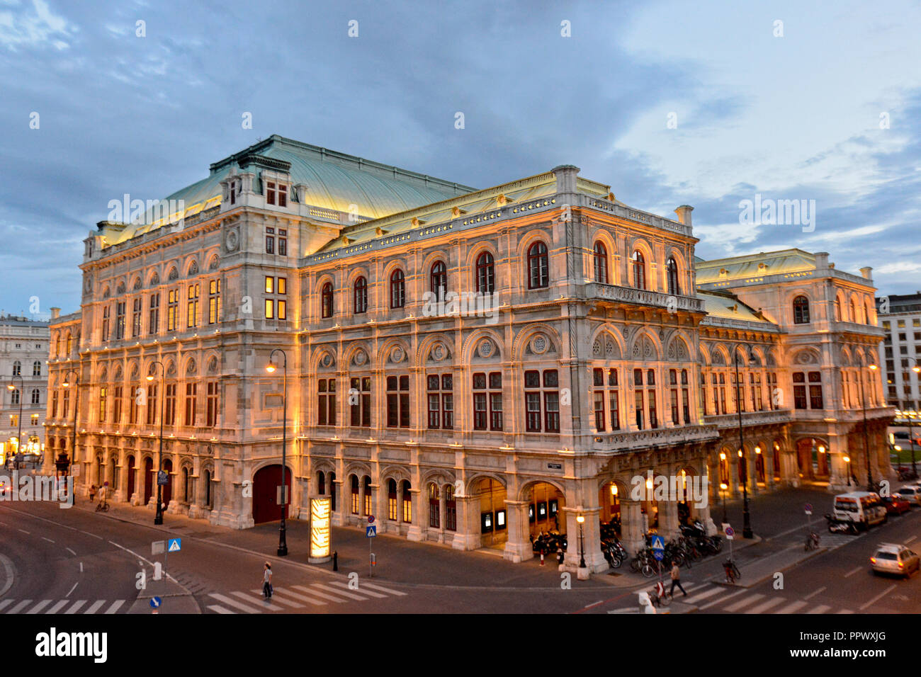 State opera house wiener staatsoper hi-res stock photography and images ...