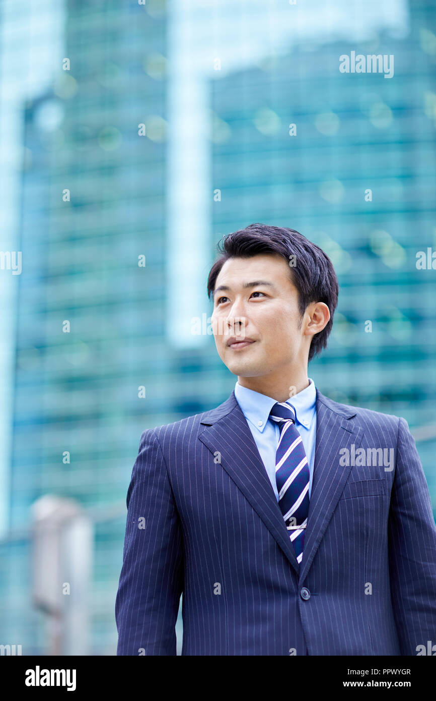 Japanese businessman downtown Tokyo Stock Photo - Alamy