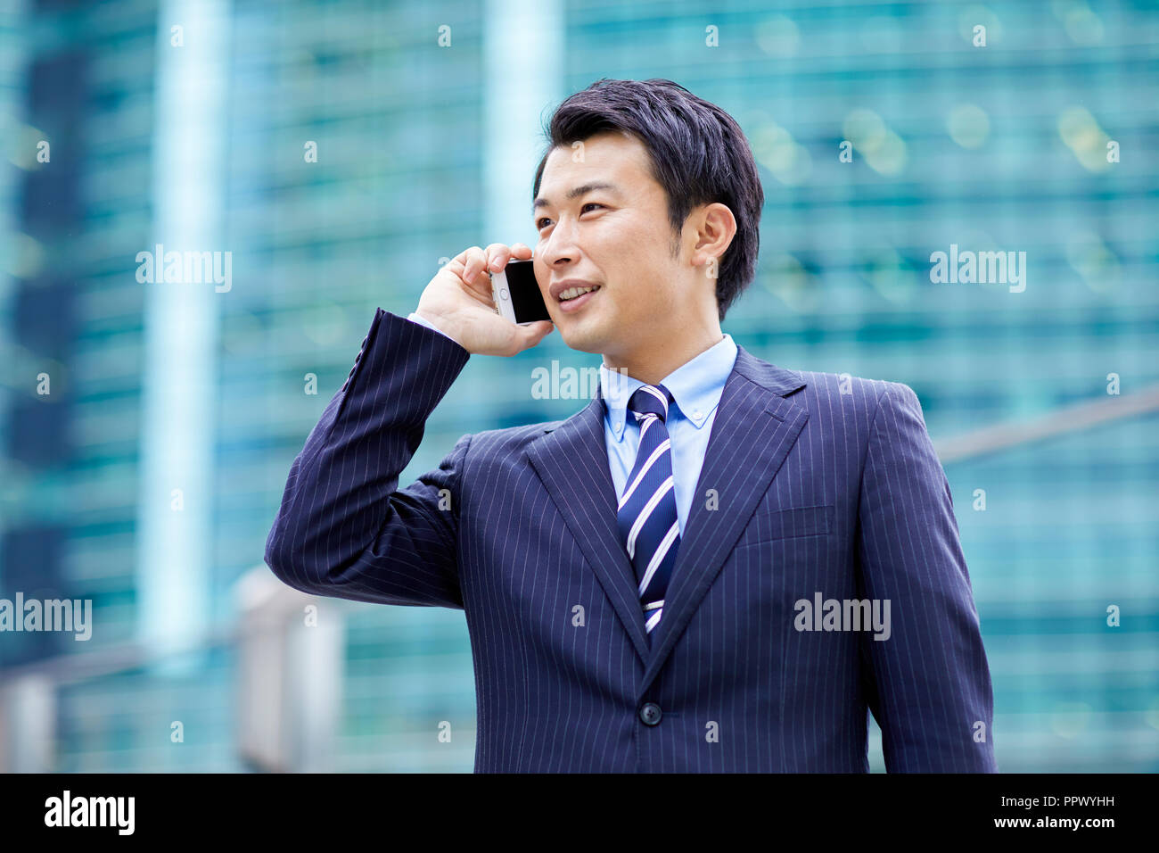 Japanese businessman downtown Tokyo Stock Photo - Alamy