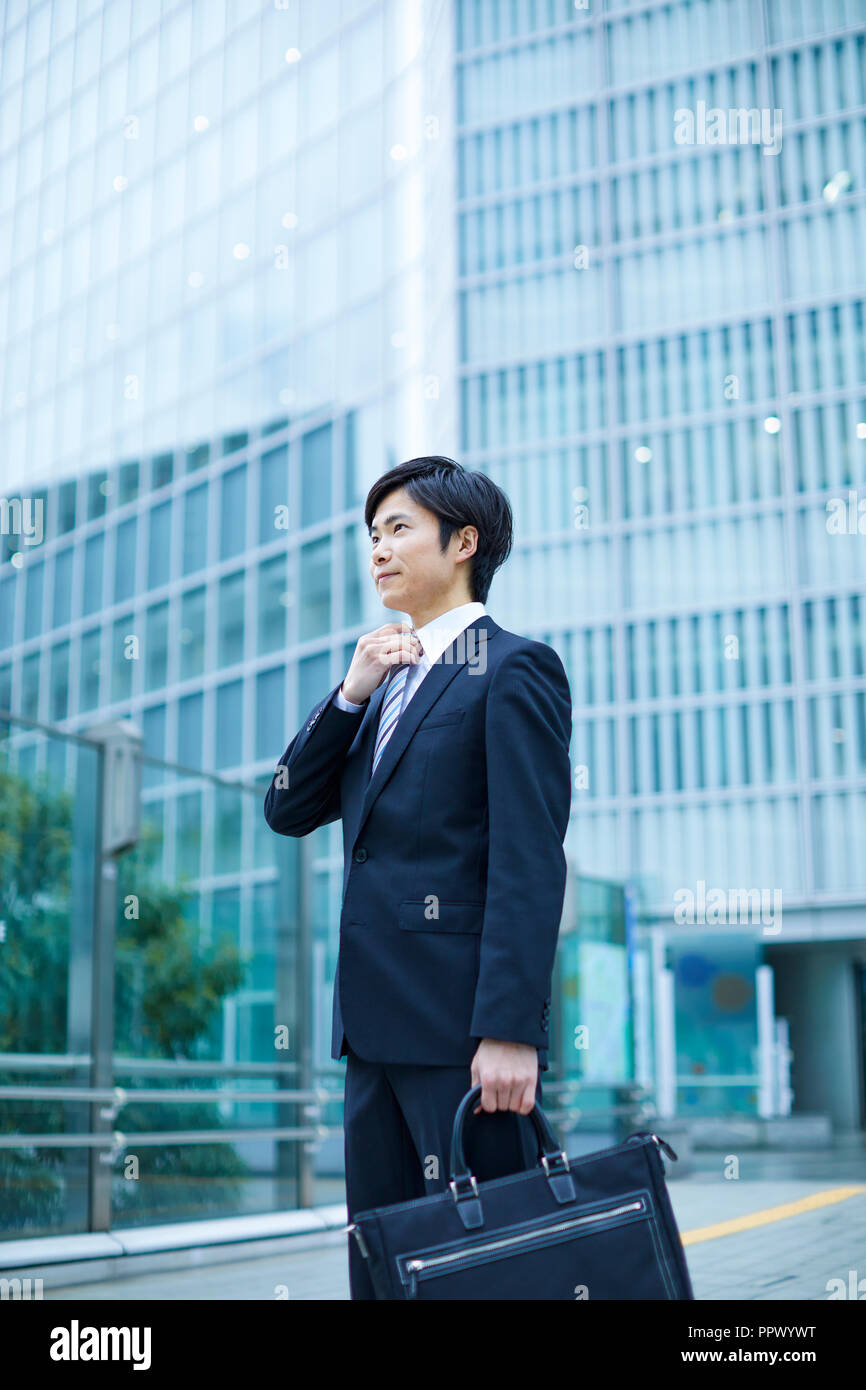 Japanese businessman downtown Tokyo Stock Photo - Alamy