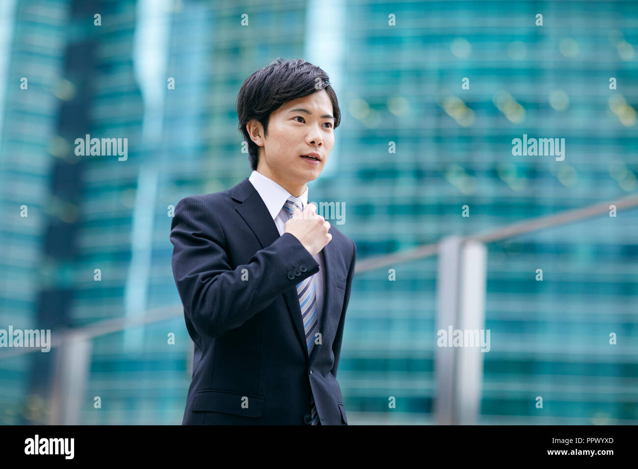 Japanese businessman downtown Tokyo Stock Photo - Alamy