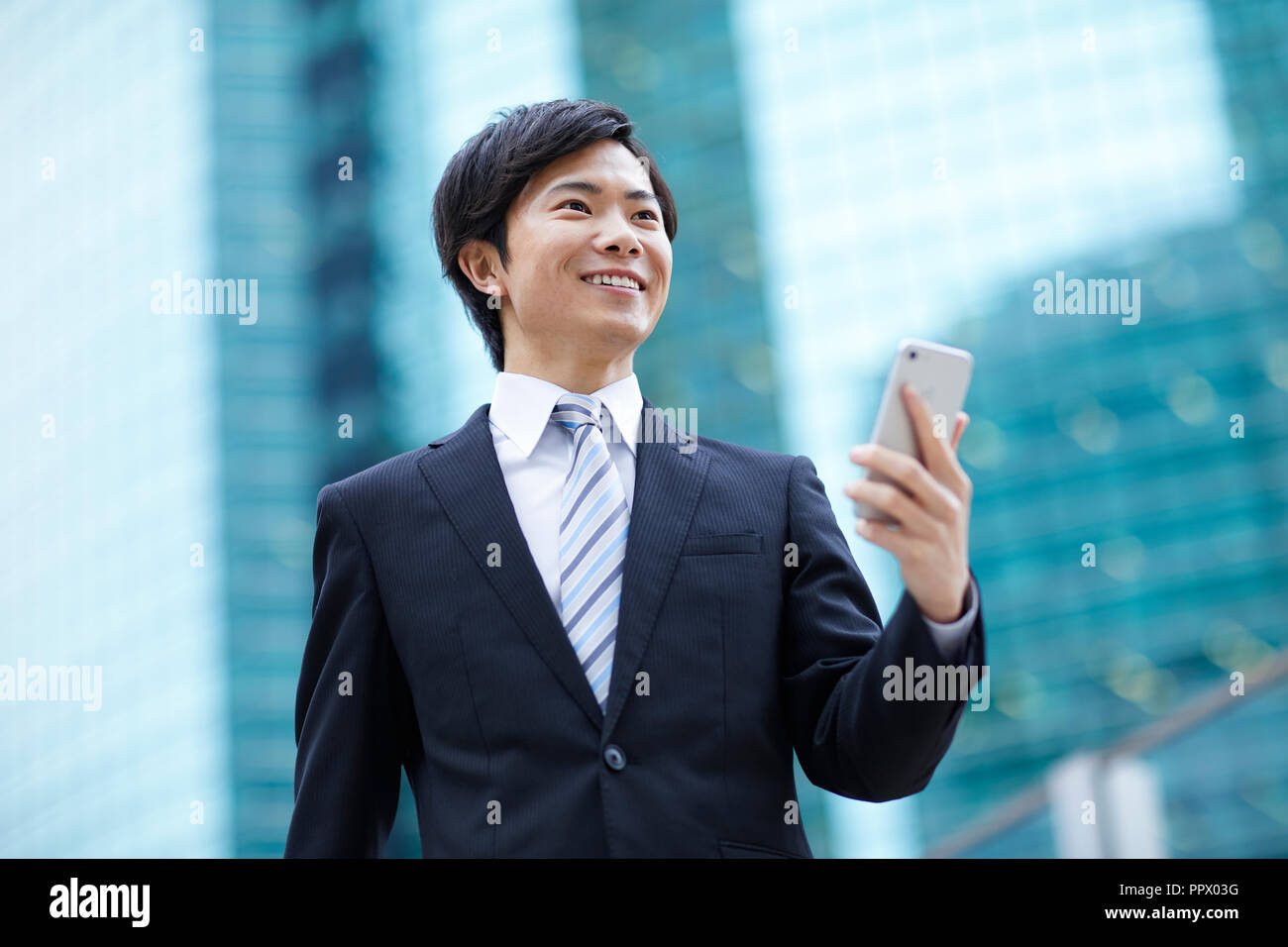 Japanese businessman downtown Tokyo Stock Photo - Alamy