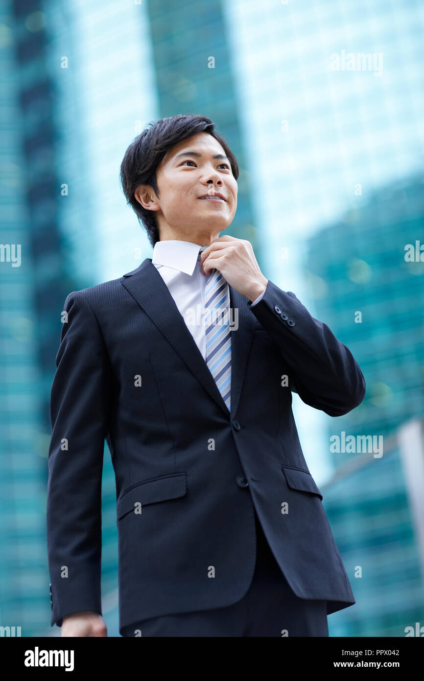 Japanese businessman downtown Tokyo Stock Photo - Alamy