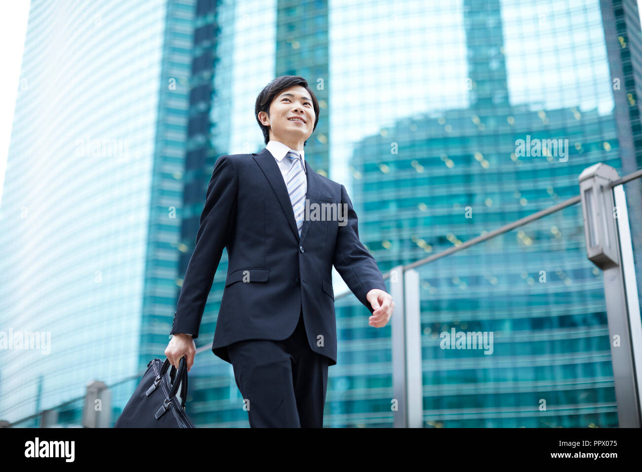 Japanese businessman downtown Tokyo Stock Photo - Alamy