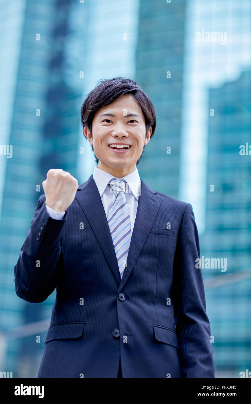 Japanese businessman downtown Tokyo Stock Photo - Alamy