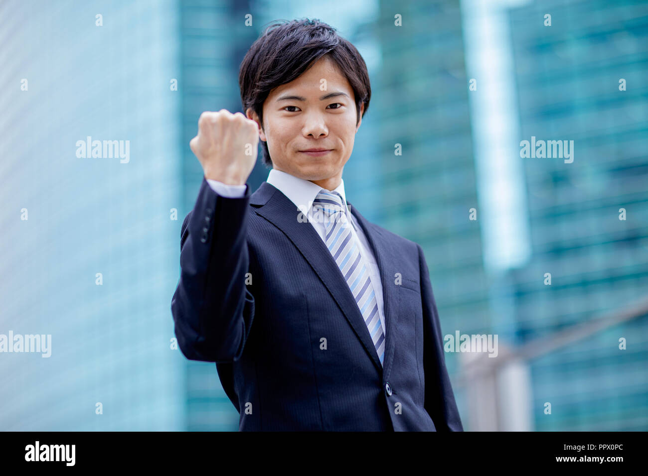Japanese businessman downtown Tokyo Stock Photo - Alamy