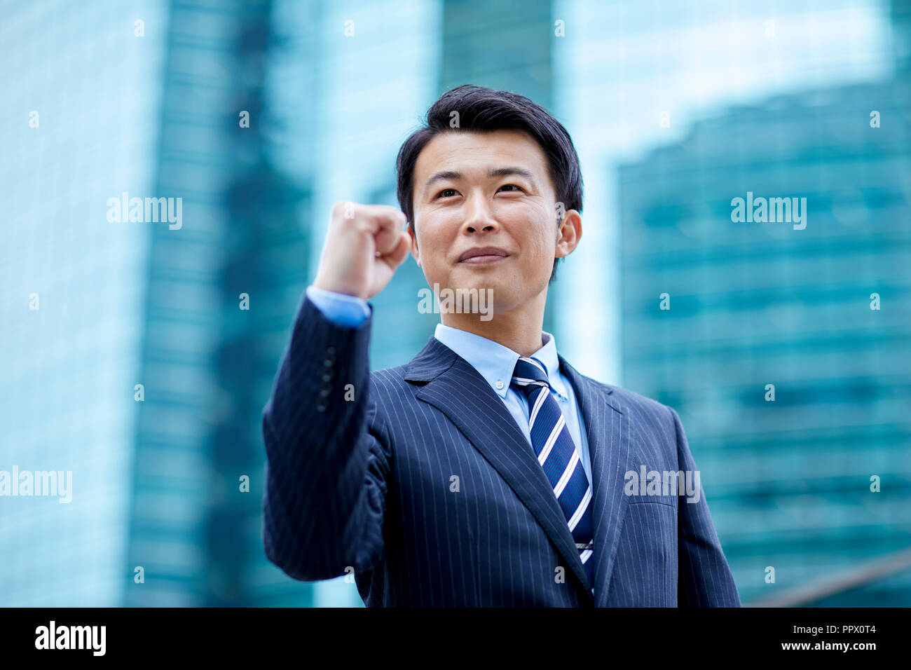 Japanese businessman downtown Tokyo Stock Photo - Alamy