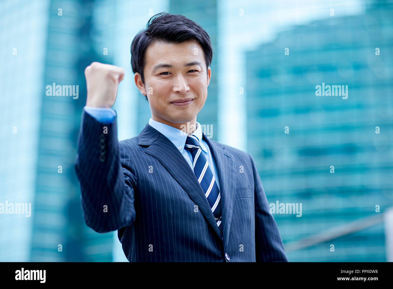 Japanese businessman downtown Tokyo Stock Photo - Alamy