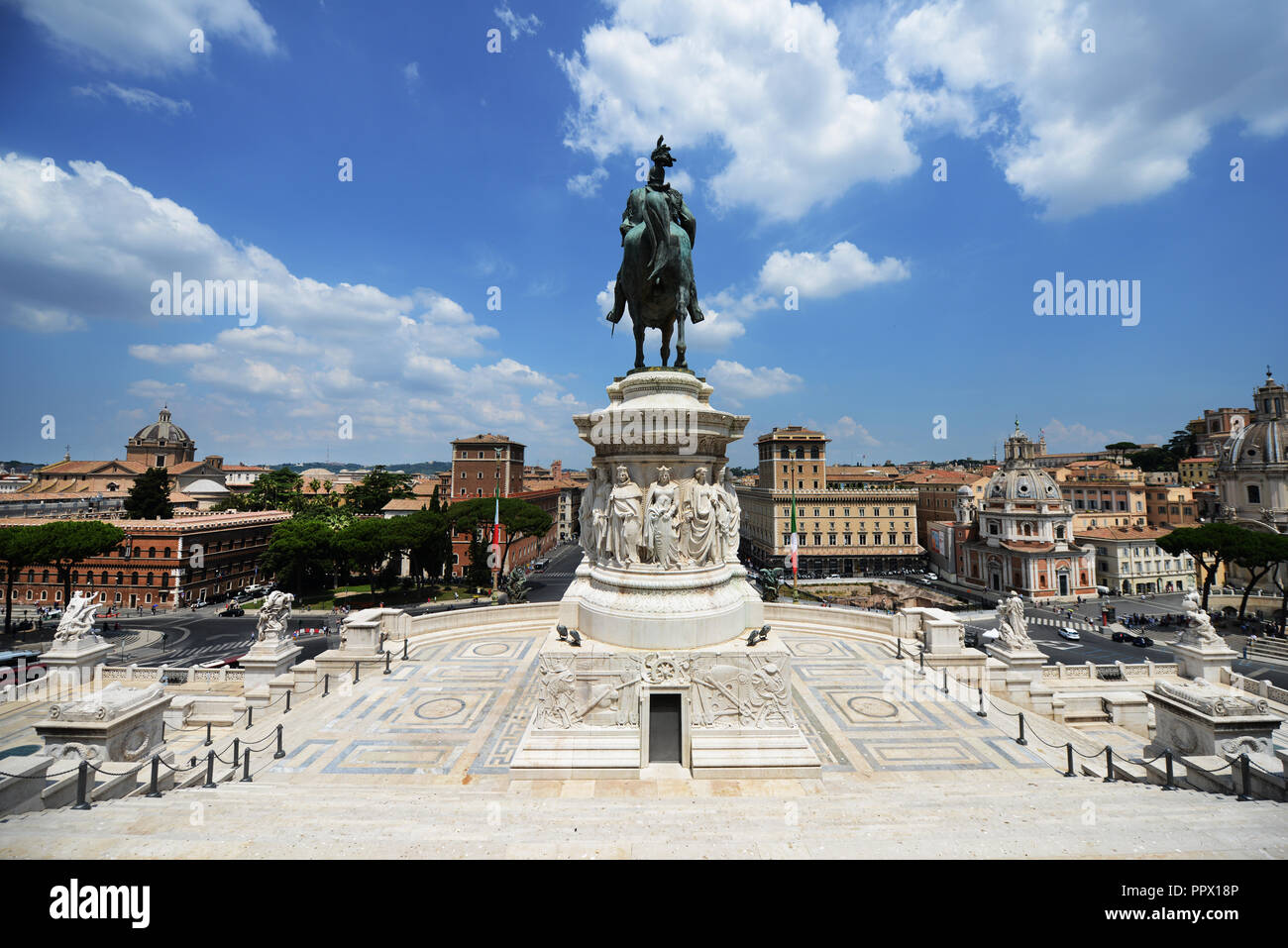 Statue of victor emmanuel ii hi-res stock photography and images - Alamy