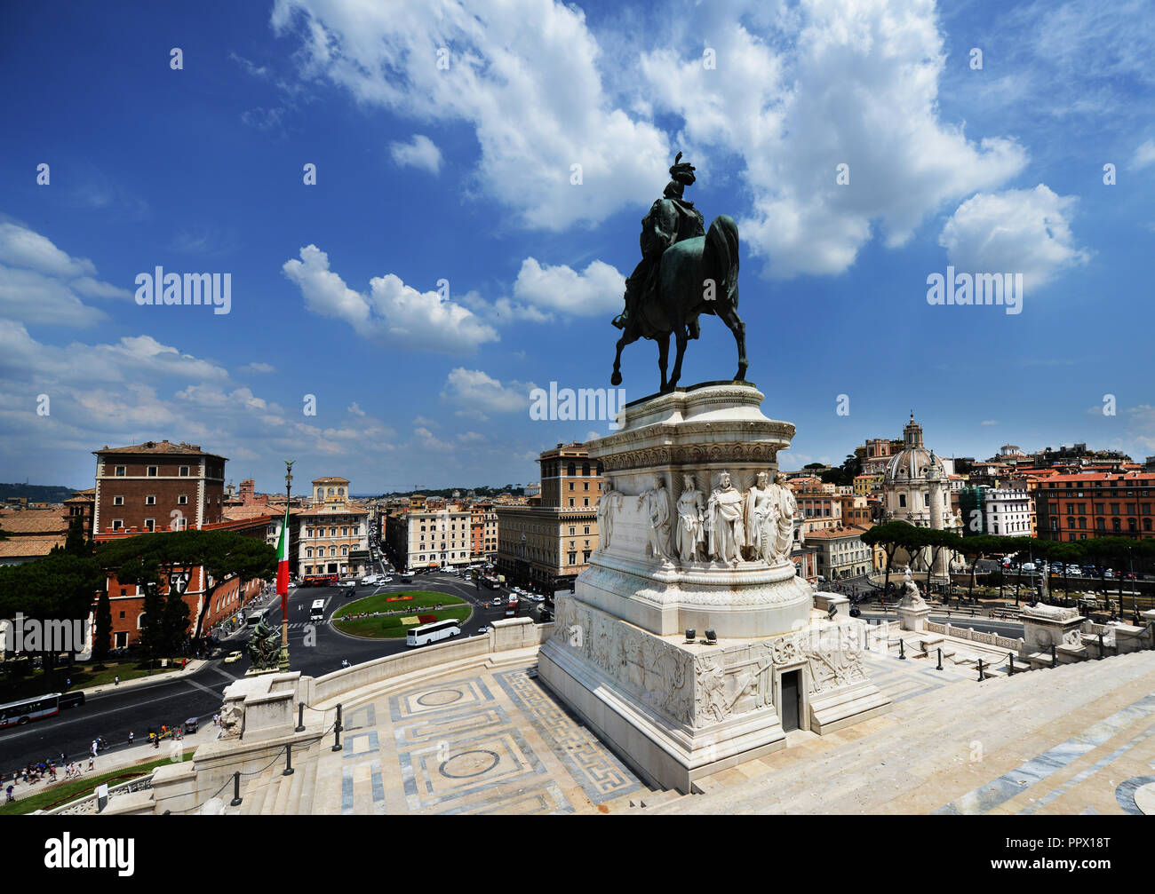 Bronze statue of Victor Emmanuel II at the Altare della Patria building ...
