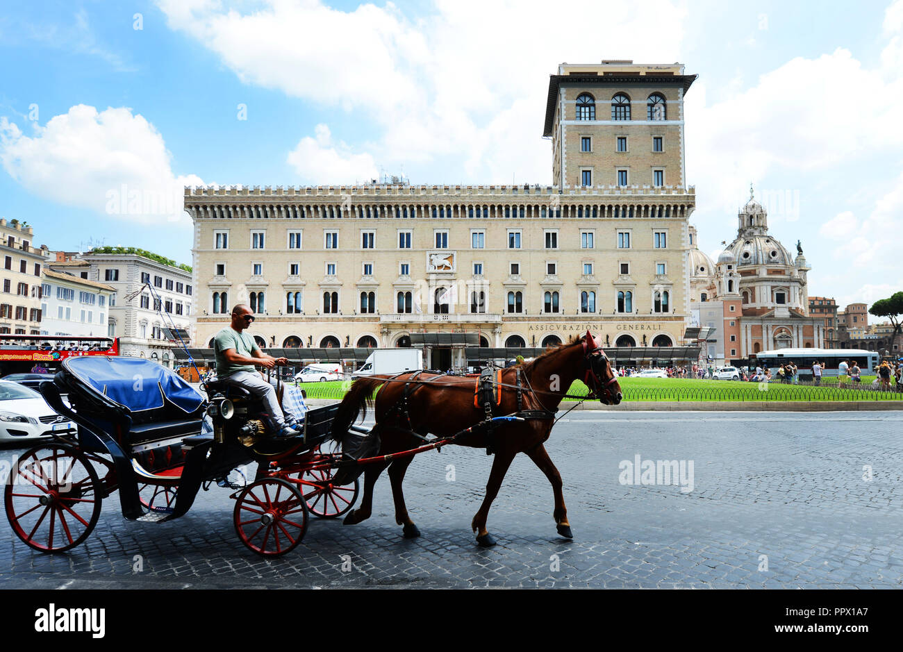 Palazzo venezia a roma hi-res stock photography and images - Alamy