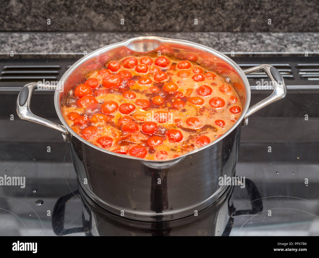 Tomatoes for soup hi-res stock photography and images - Alamy