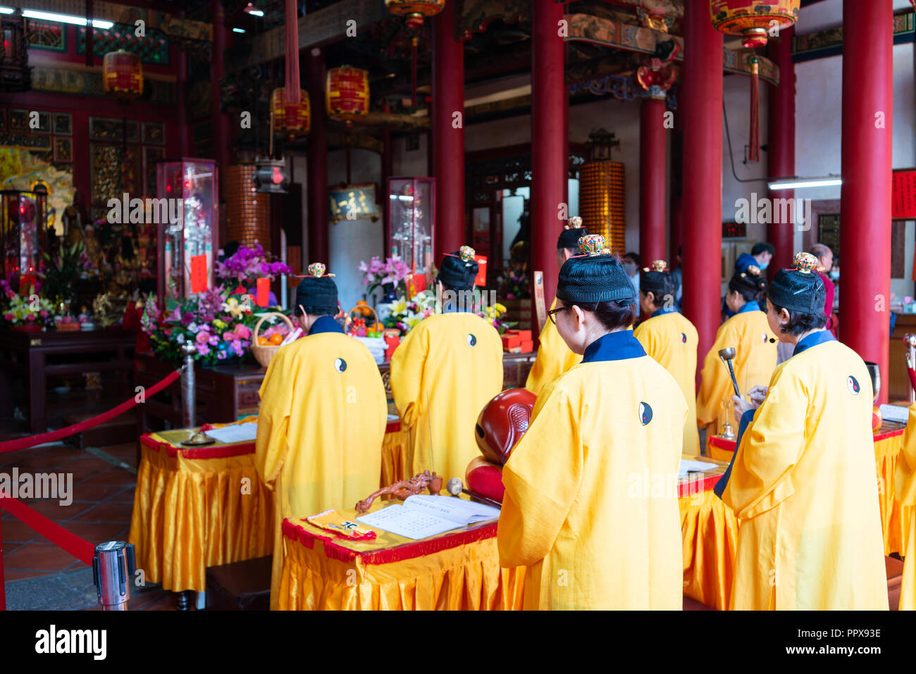 Taoist monk hi-res stock photography and images - Alamy